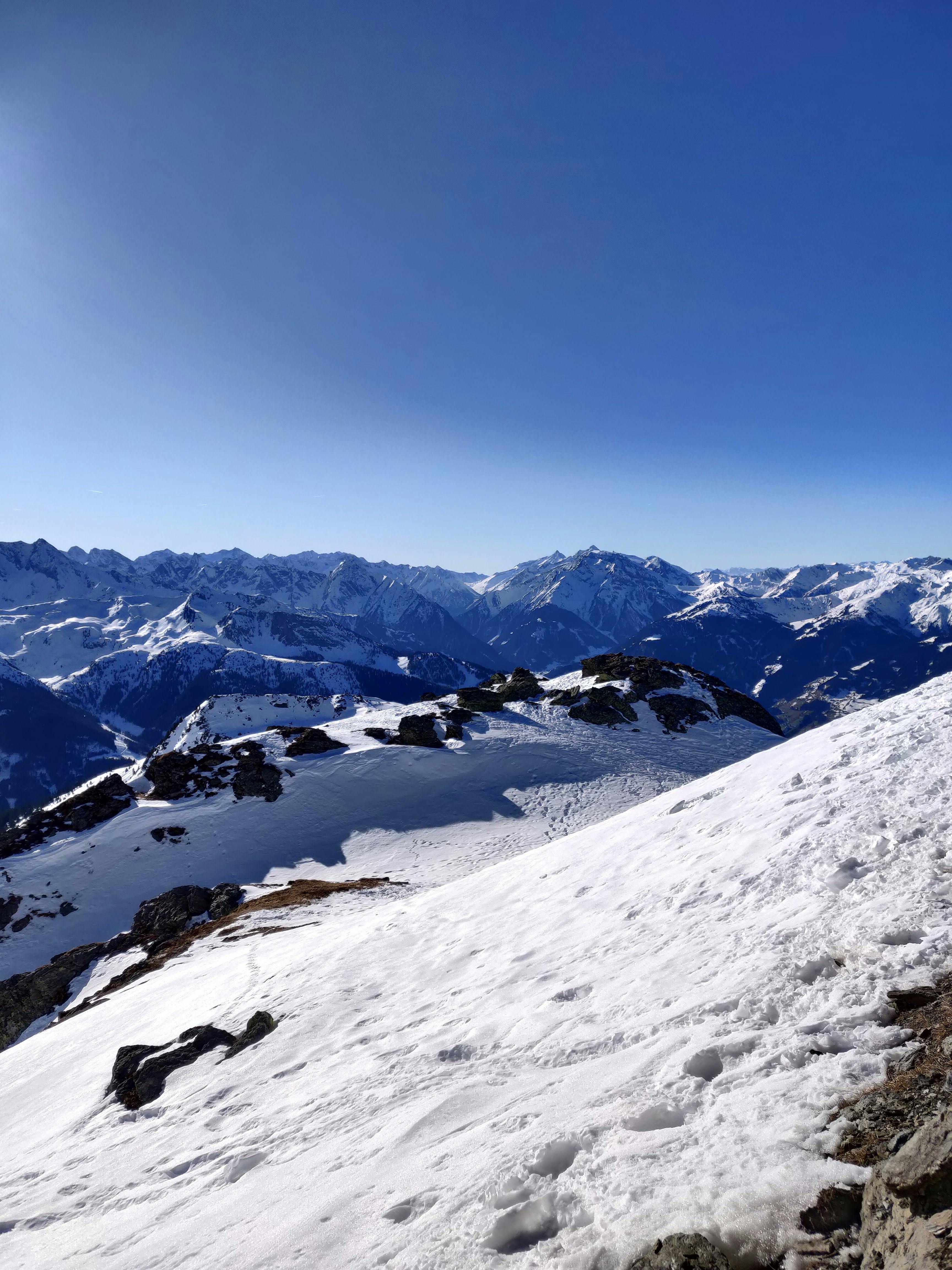 Snowy Mountain Peaks in Alpine Winter Scene · Free Stock Photo