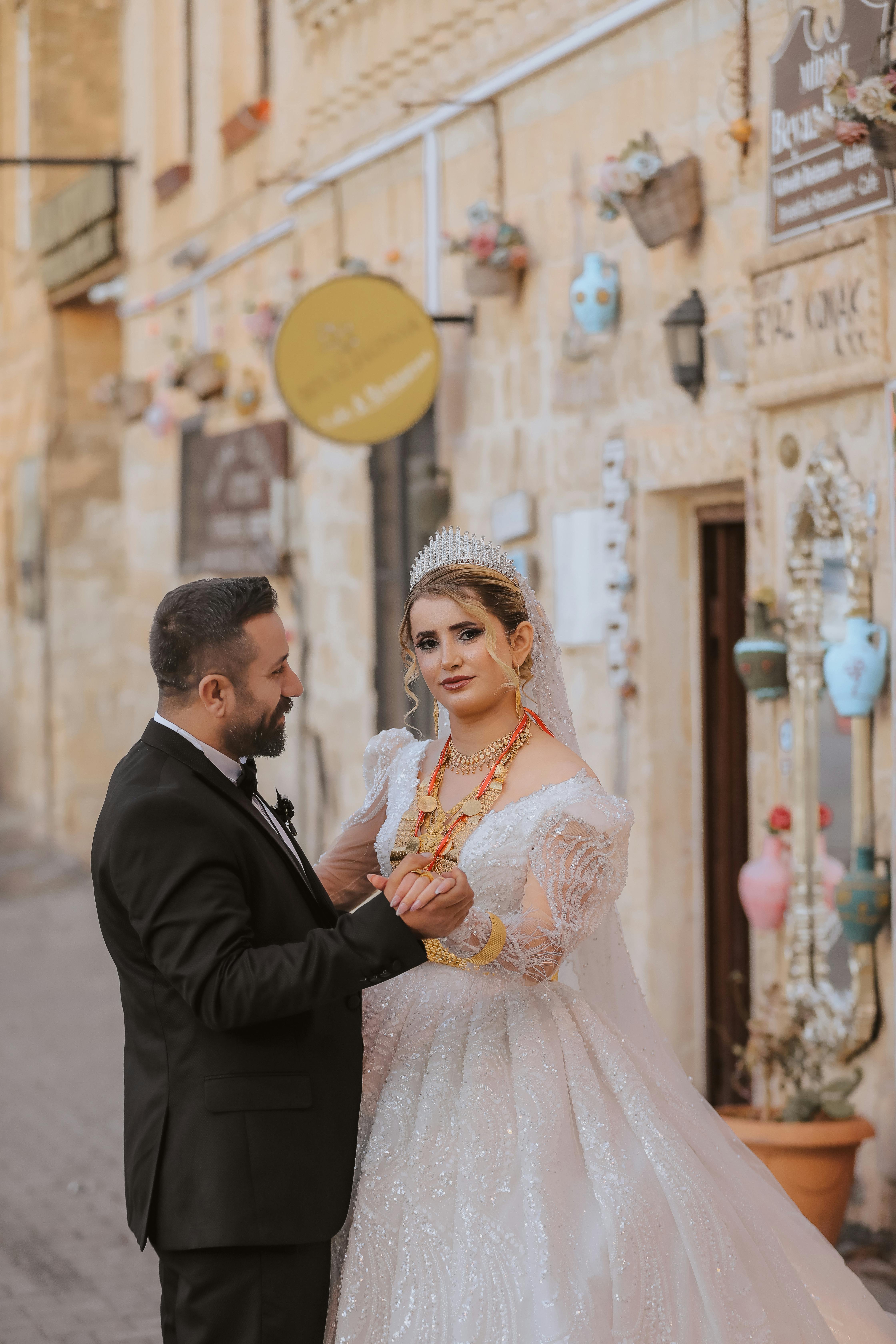 Romantic Wedding Couple in Scenic Alleyway · Free Stock Photo