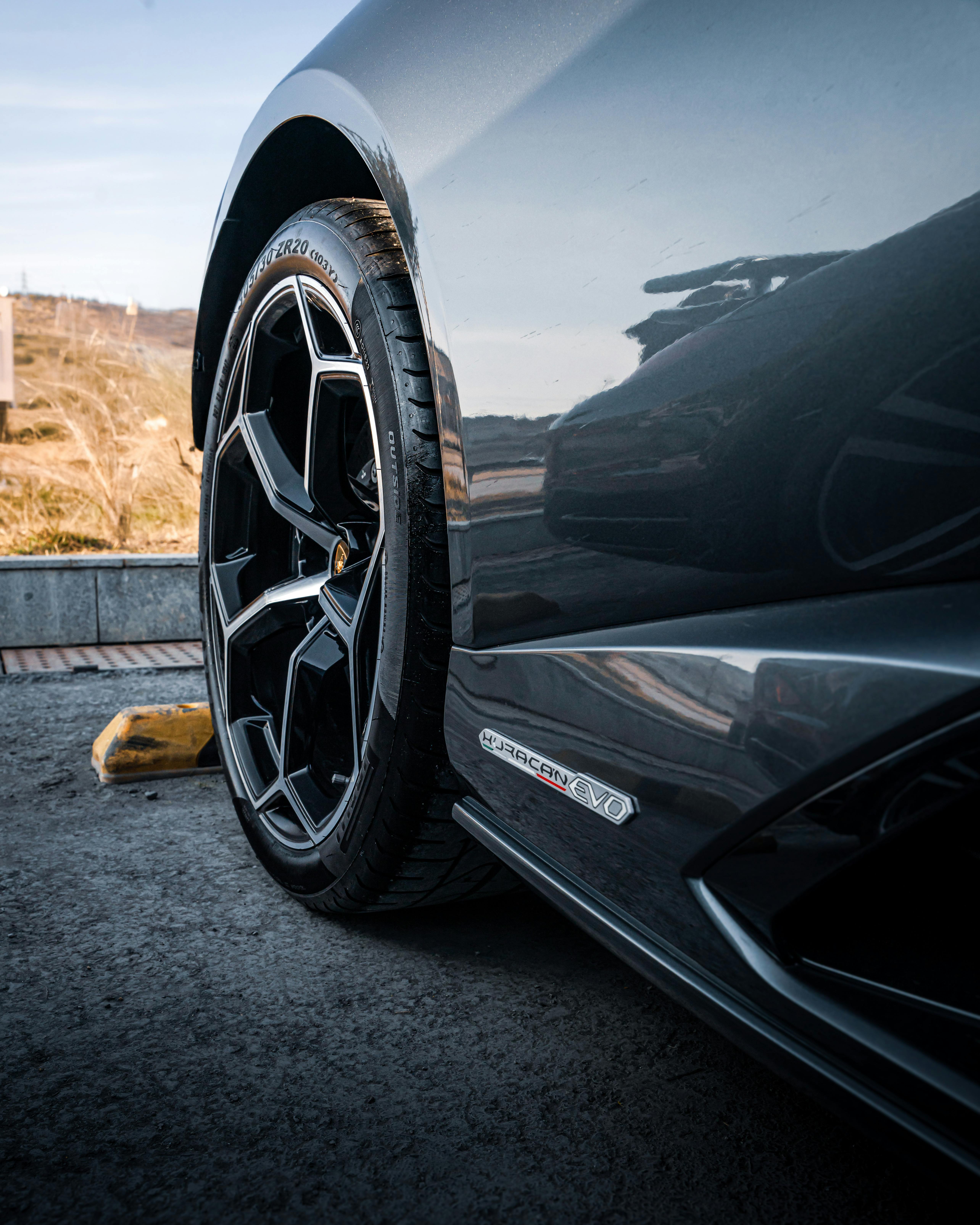 Close-up of Luxury Sports Car Wheel in Ankara · Free Stock Photo