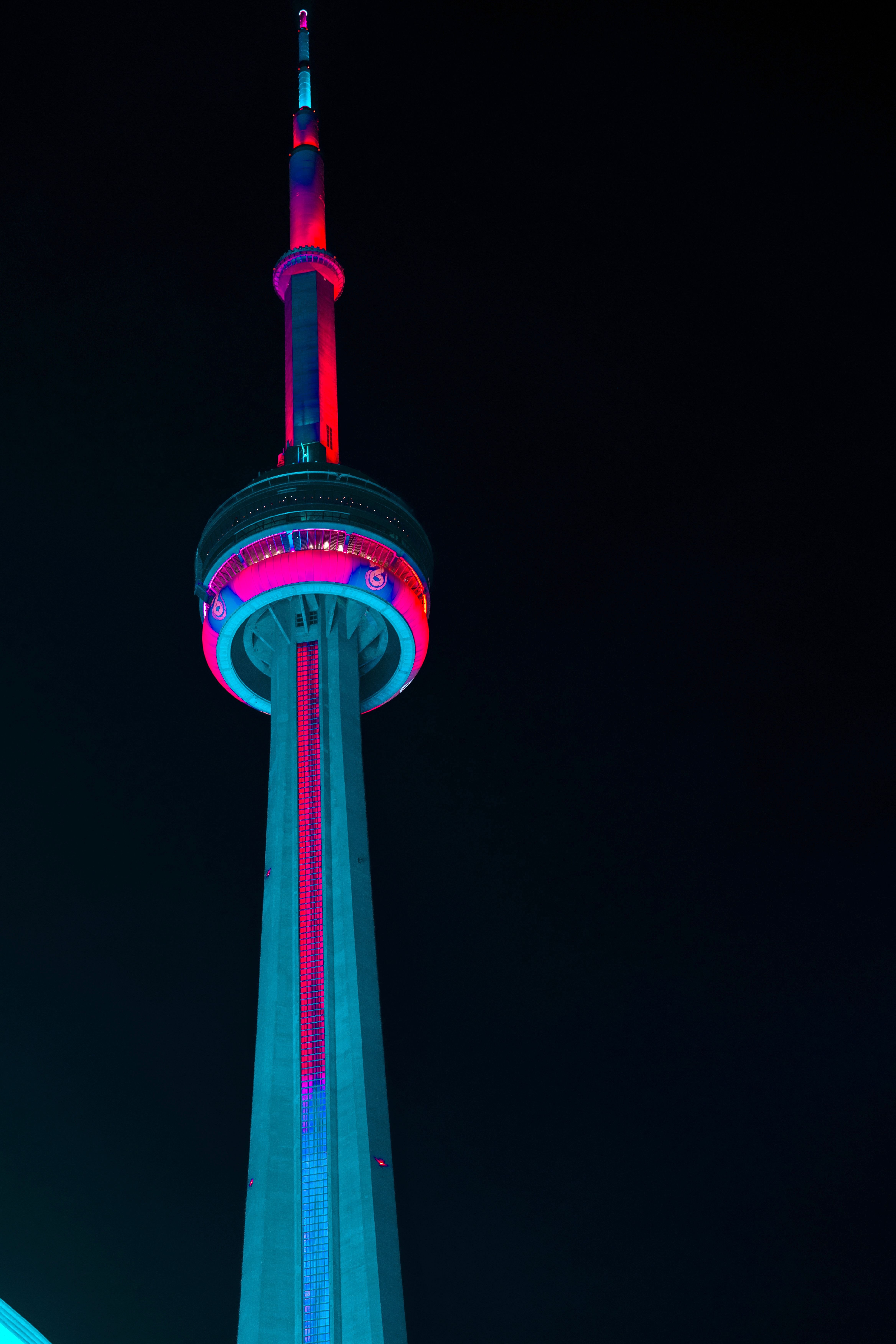 Iconic CN Tower Illuminated in Toronto at Night · Free Stock Photo