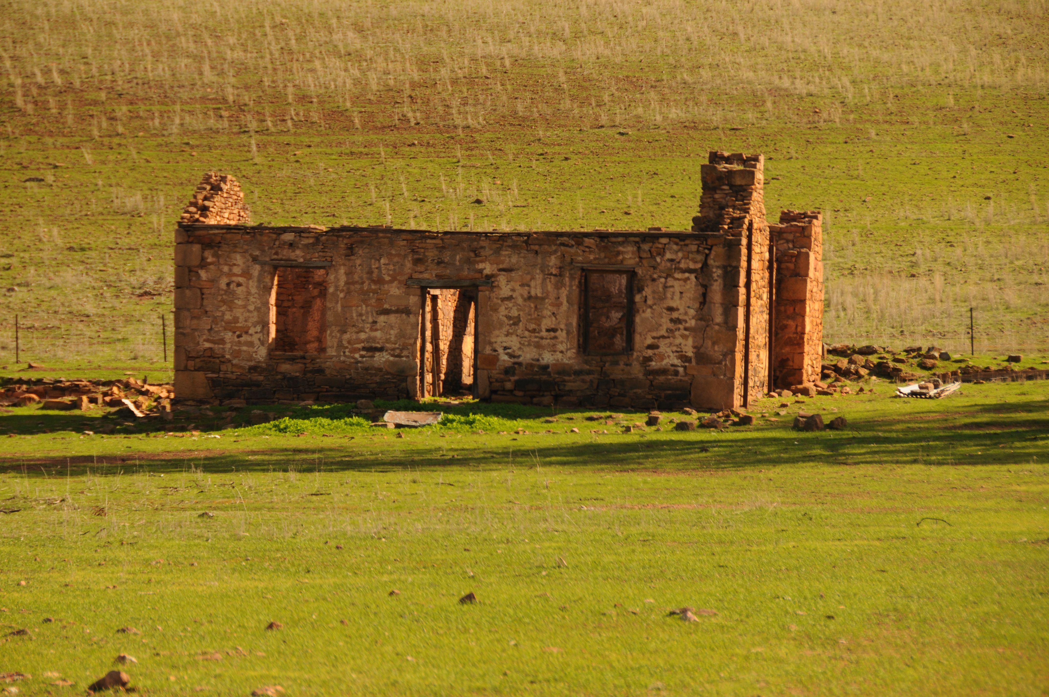 Ancient Ruin in South Australian Landscape · Free Stock Photo