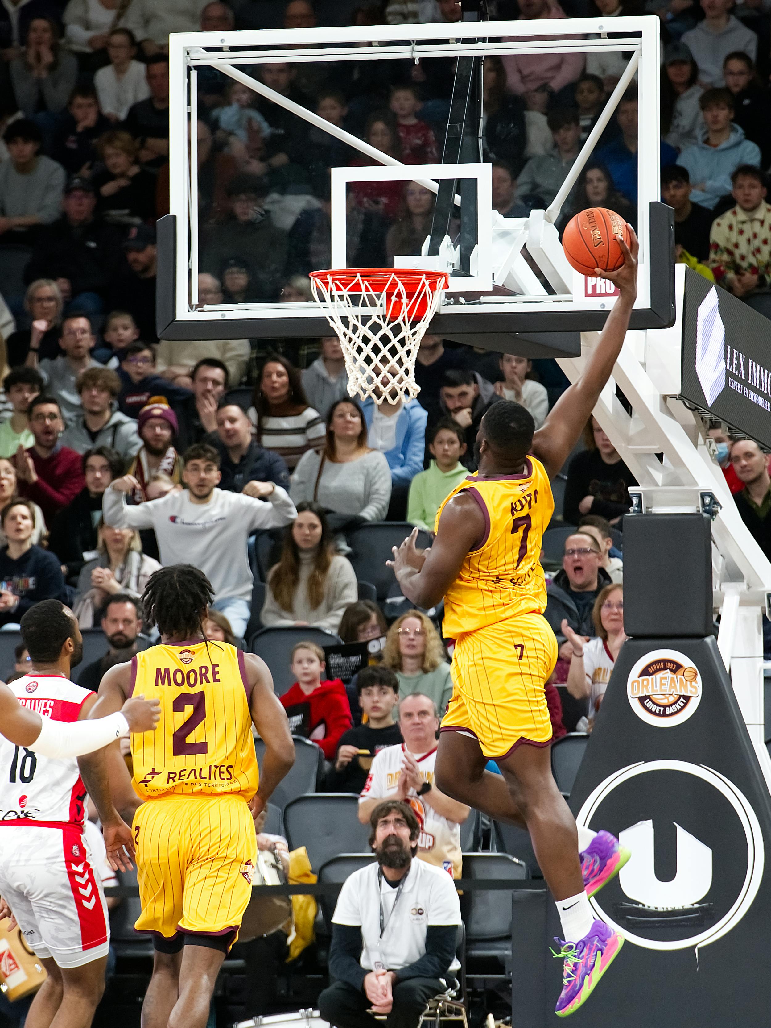 Dynamic Basketball Game Action in Arena · Free Stock Photo