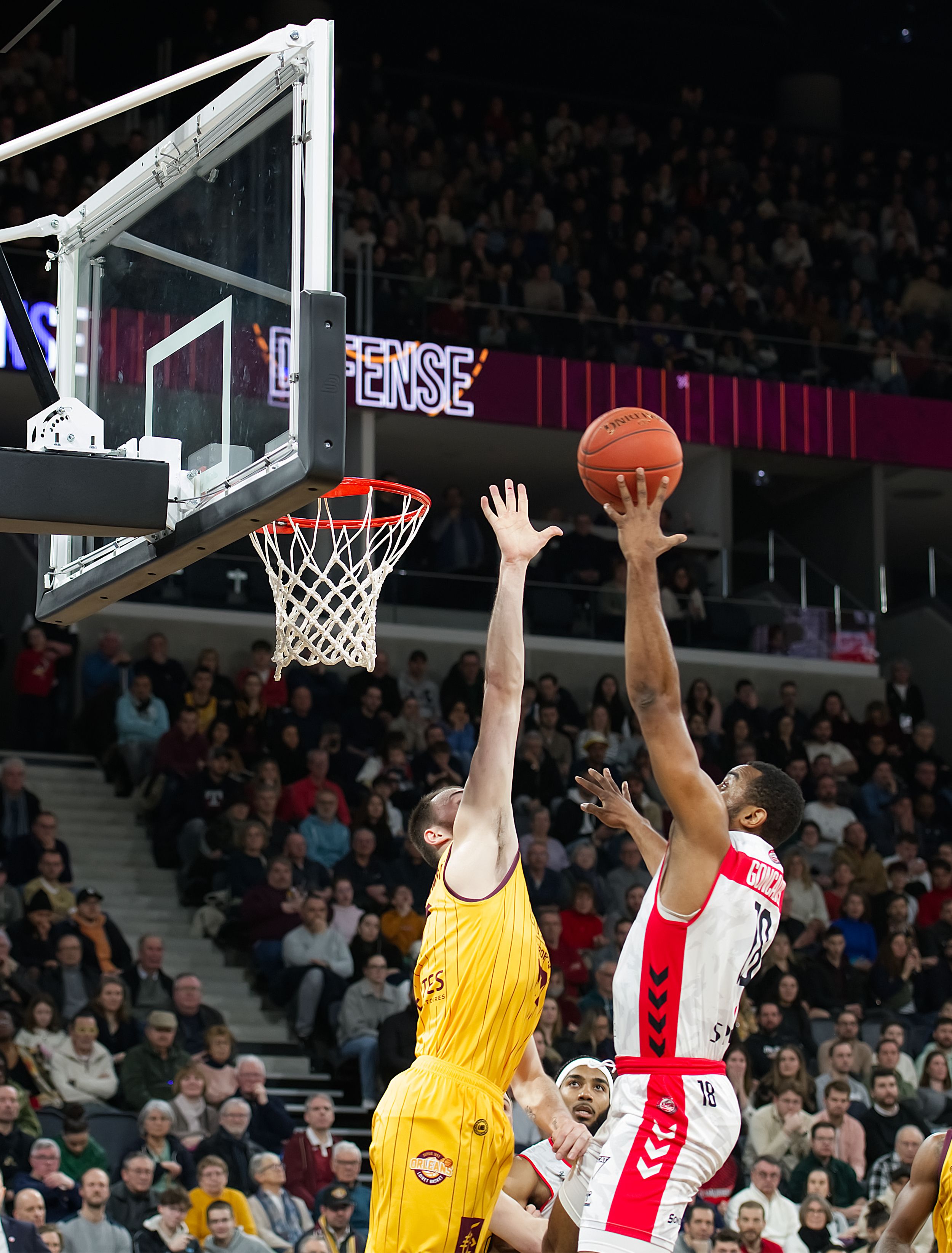 Exciting Basketball Game Dunk in Action · Free Stock Photo