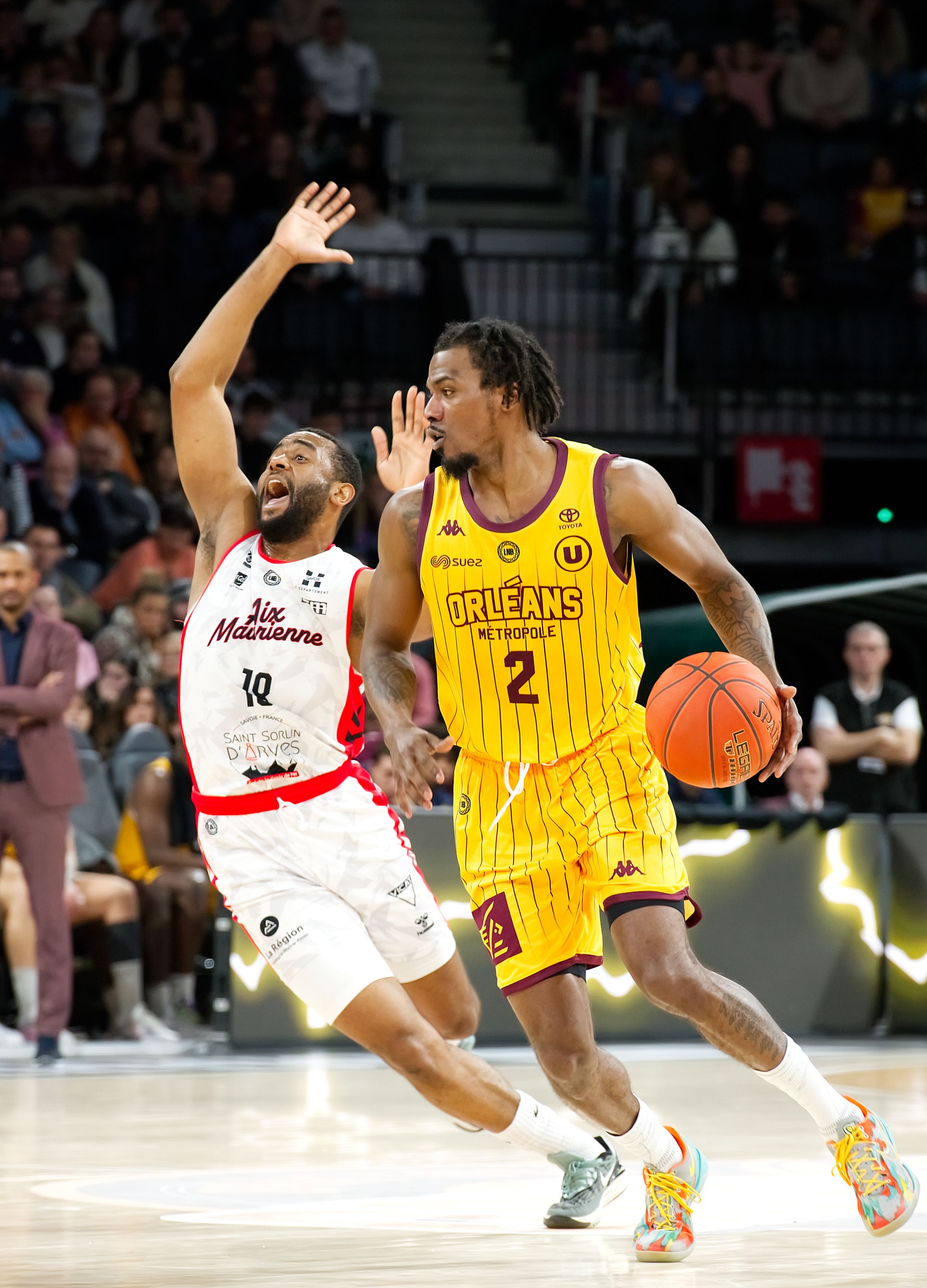 Intense Basketball Game Action in Indoor Arena · Free Stock Photo