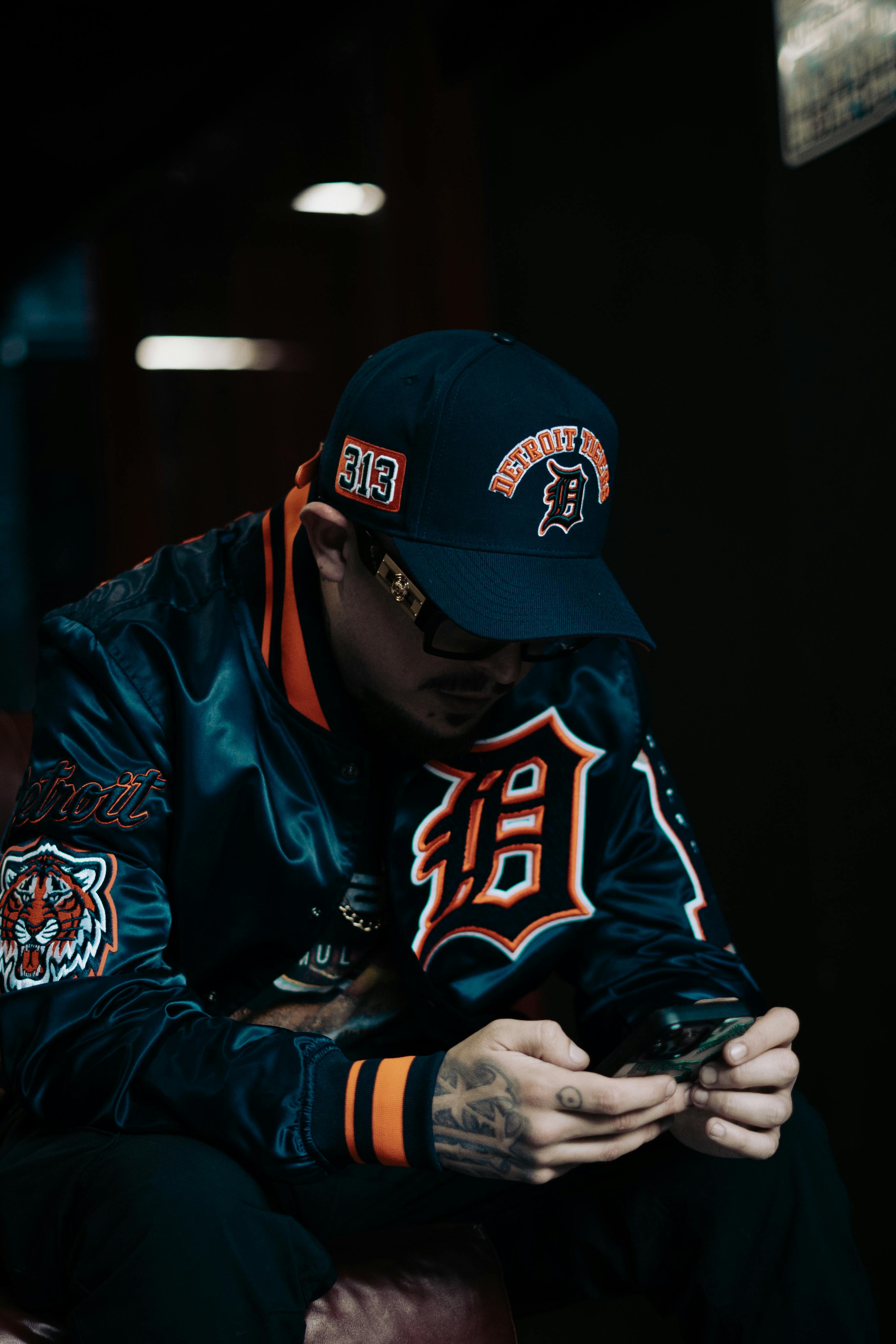 Singer Logo Photos, Download The BEST Free Singer Logo Stock Photos ...