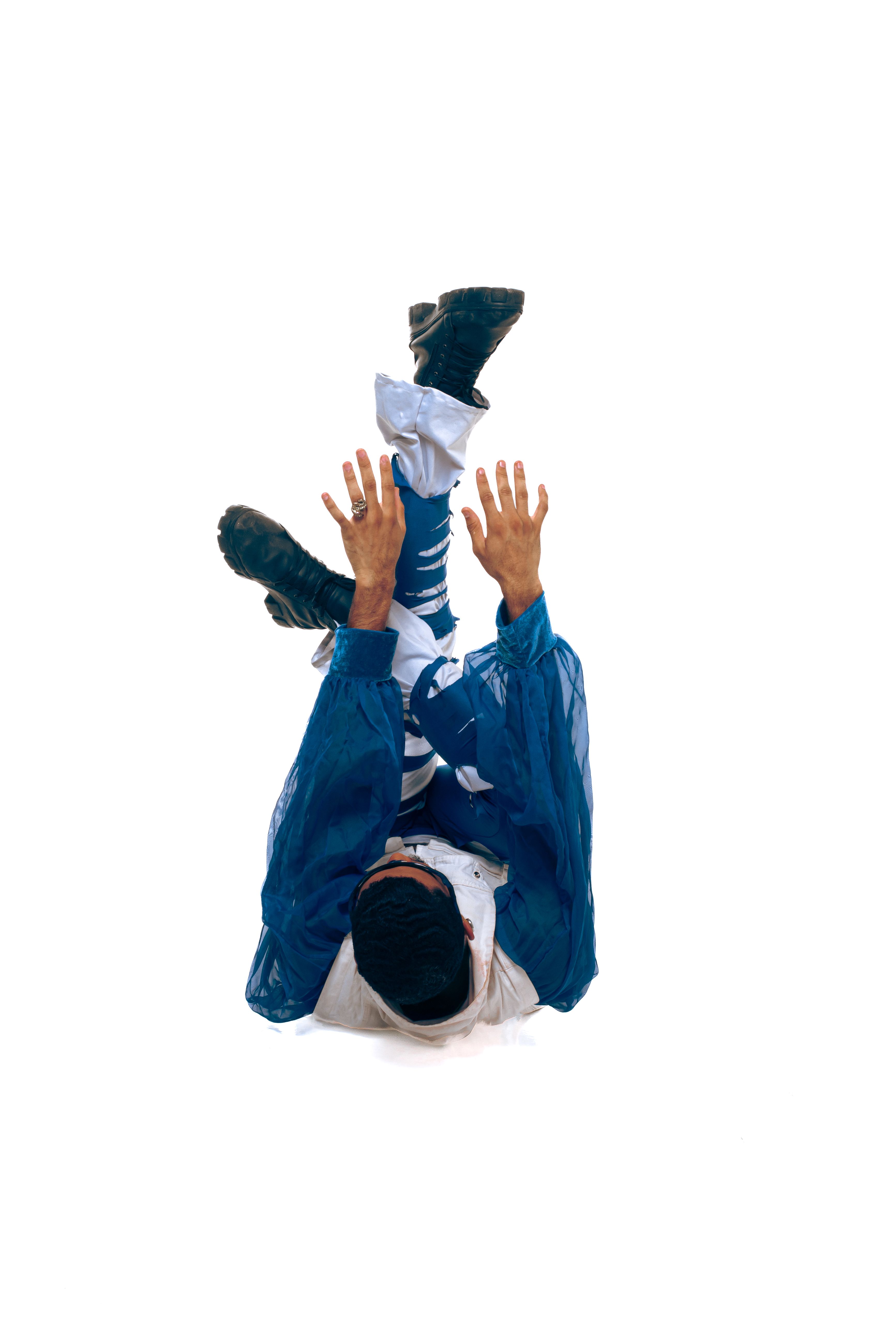 Dynamic Performance Art with Expressive Dance Pose · Free Stock Photo