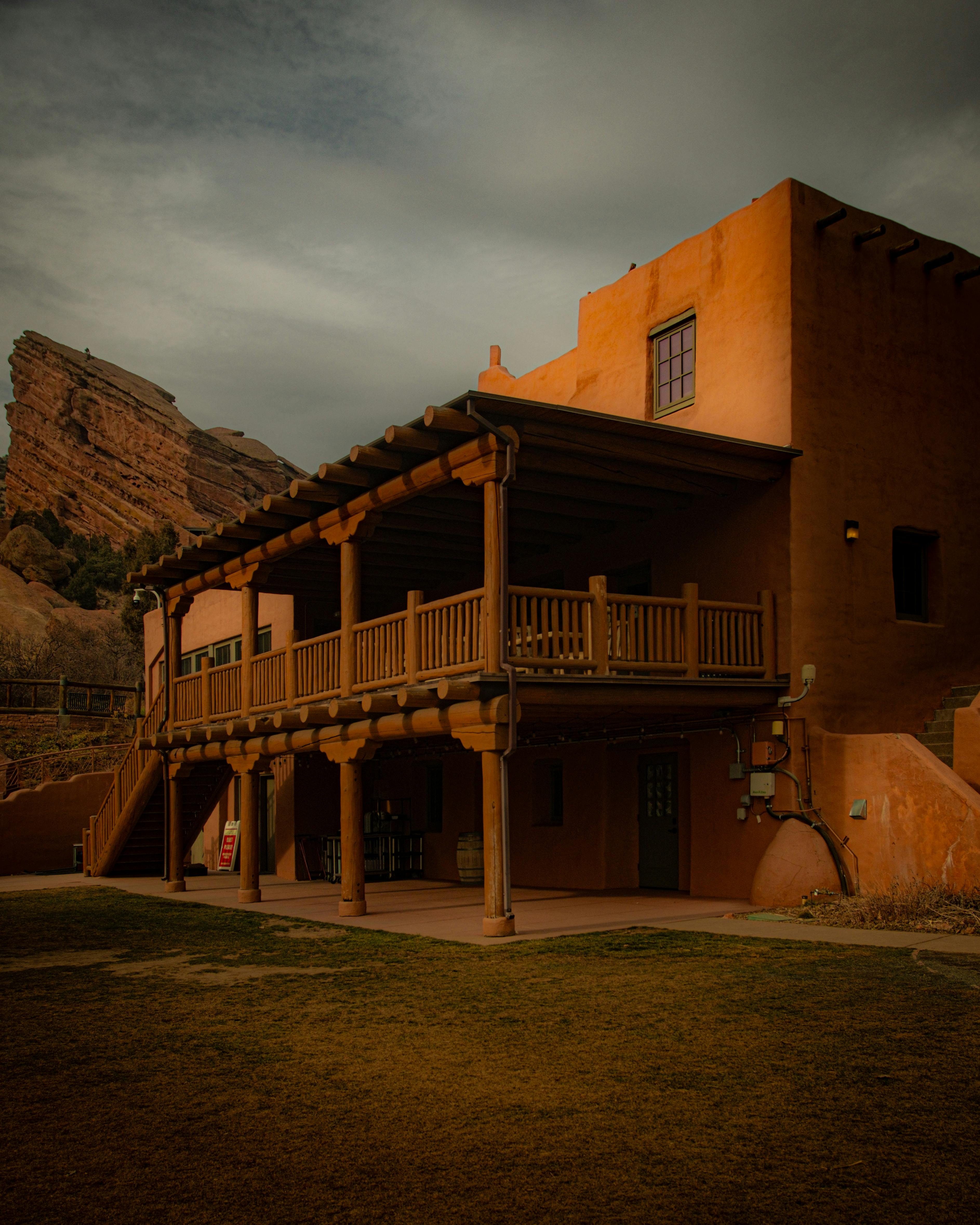 Rustic Building at Red Rocks Amphitheatre · Free Stock Photo
