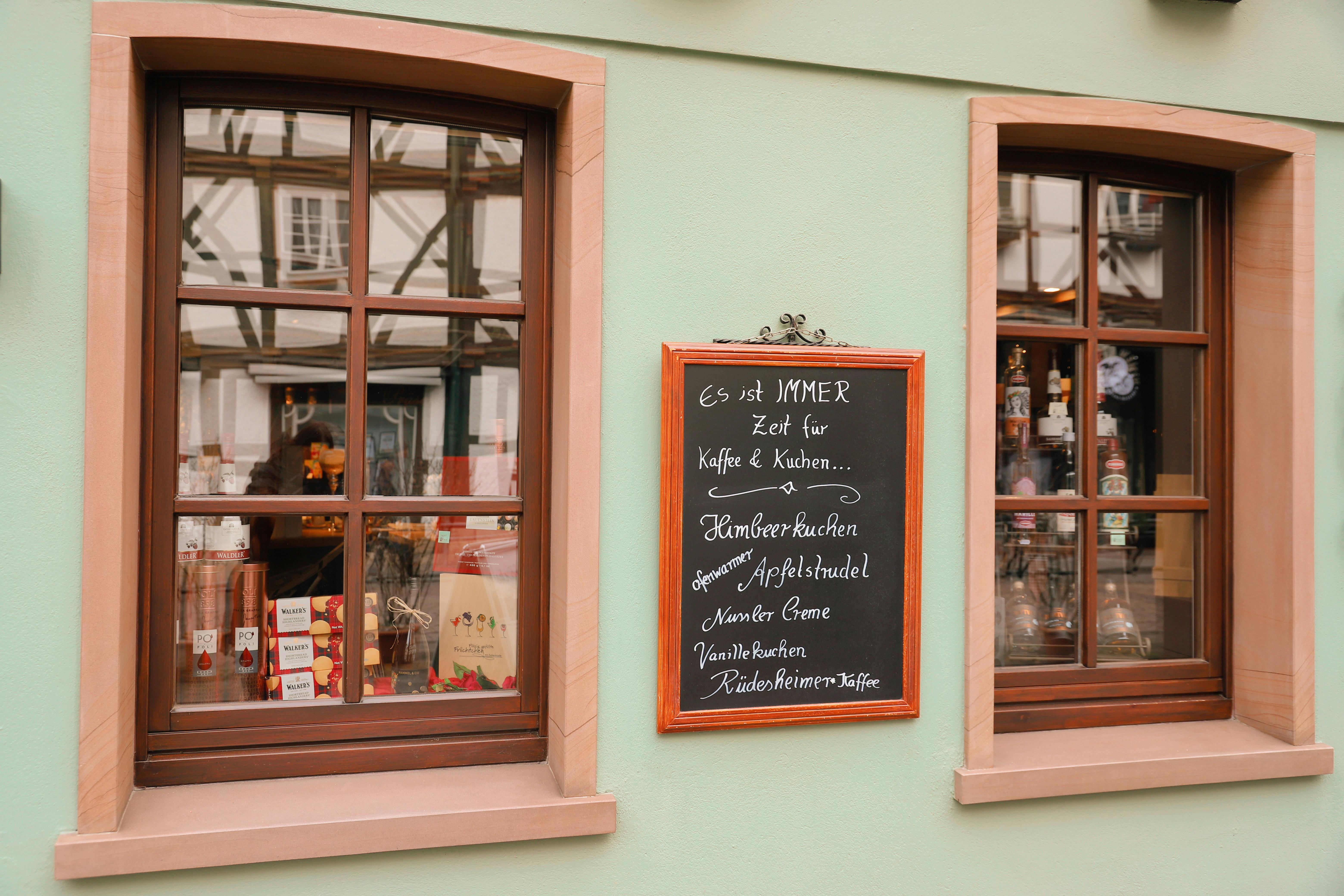 Charming Café Window Display in Eschwege · Free Stock Photo