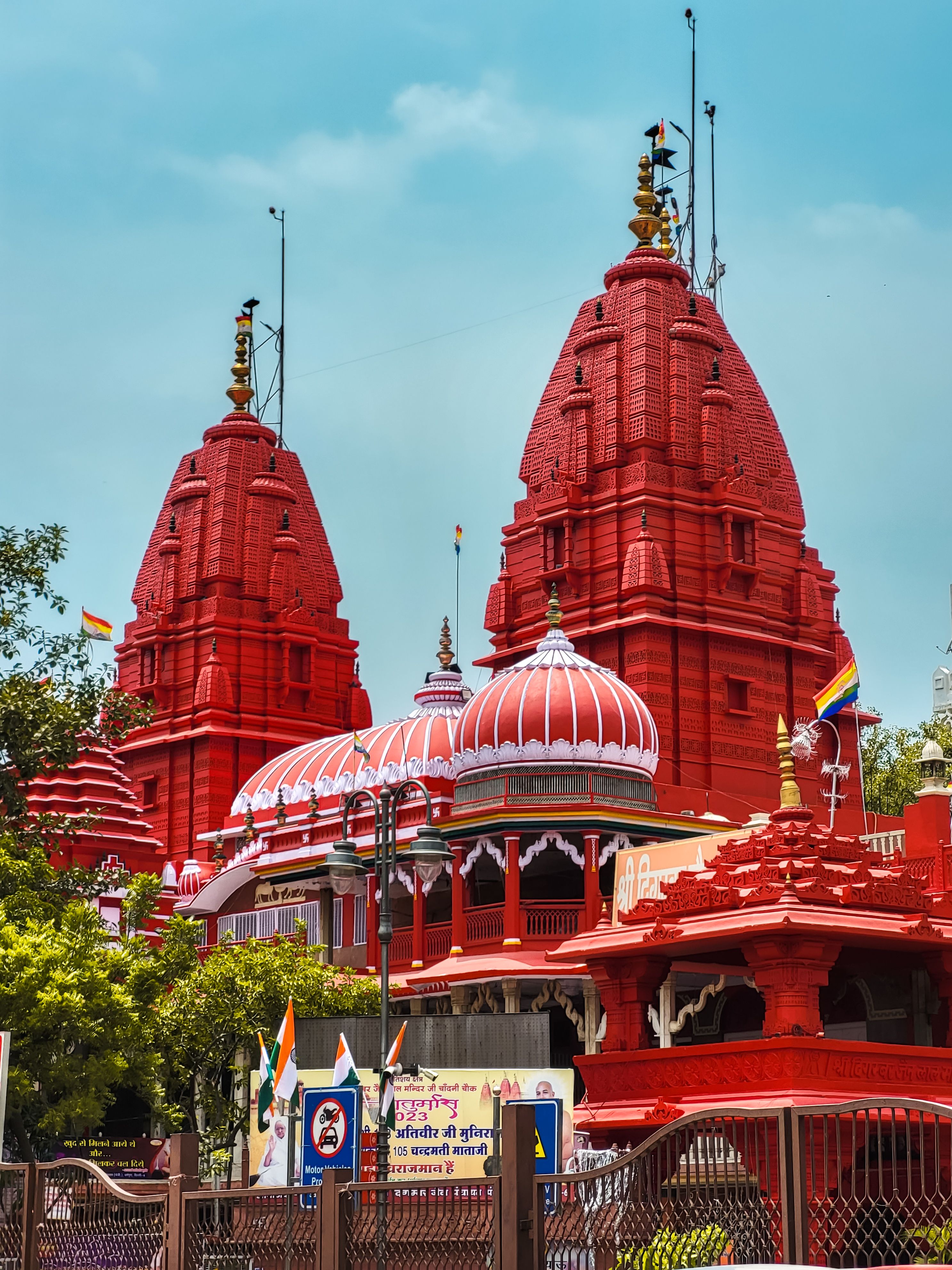 Impresionantes Torres Rojas De Los Templos De Nueva Delhi · Foto de ...