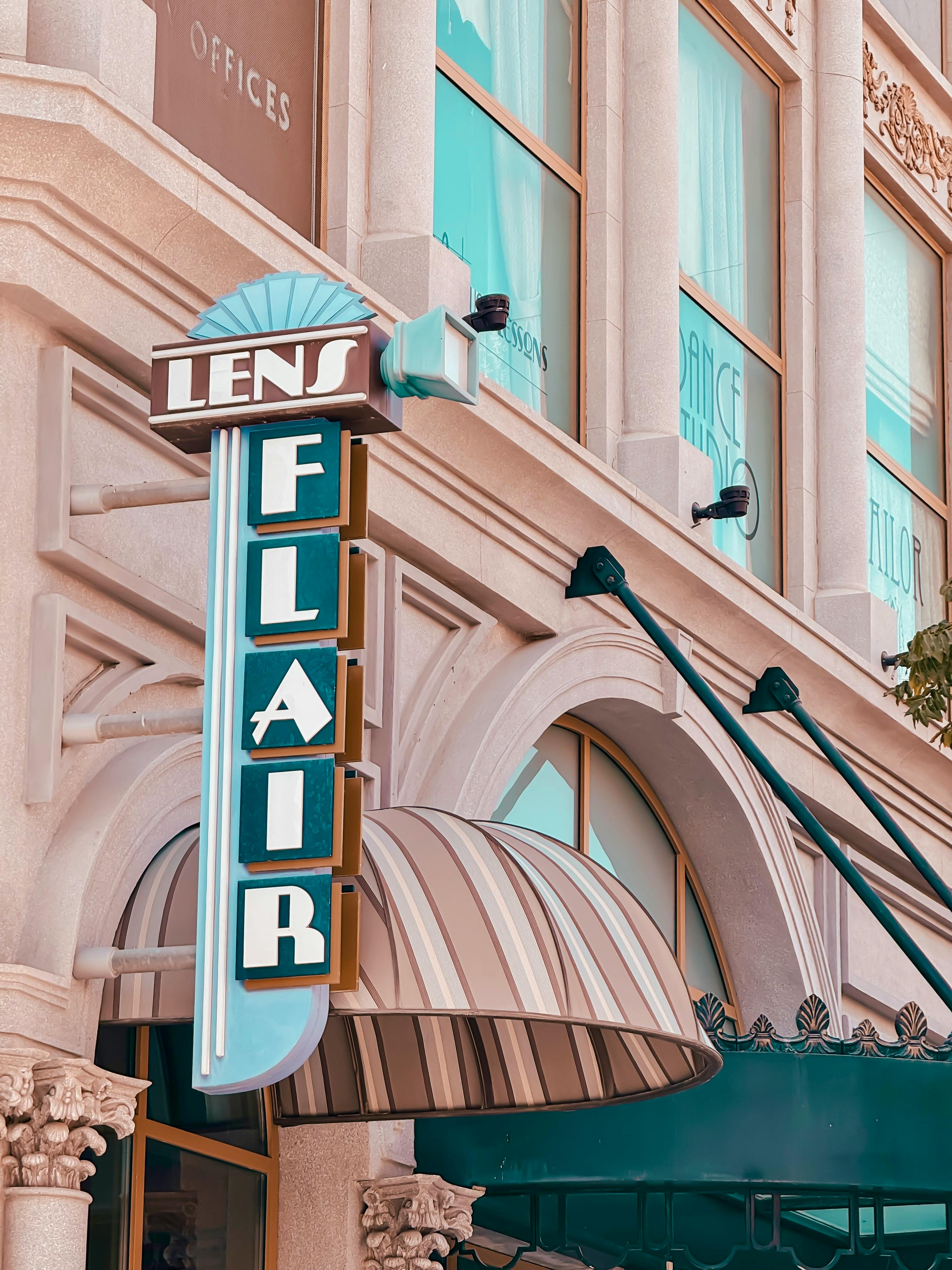 Retro Lens Flair Sign on Vintage Building · Free Stock Photo