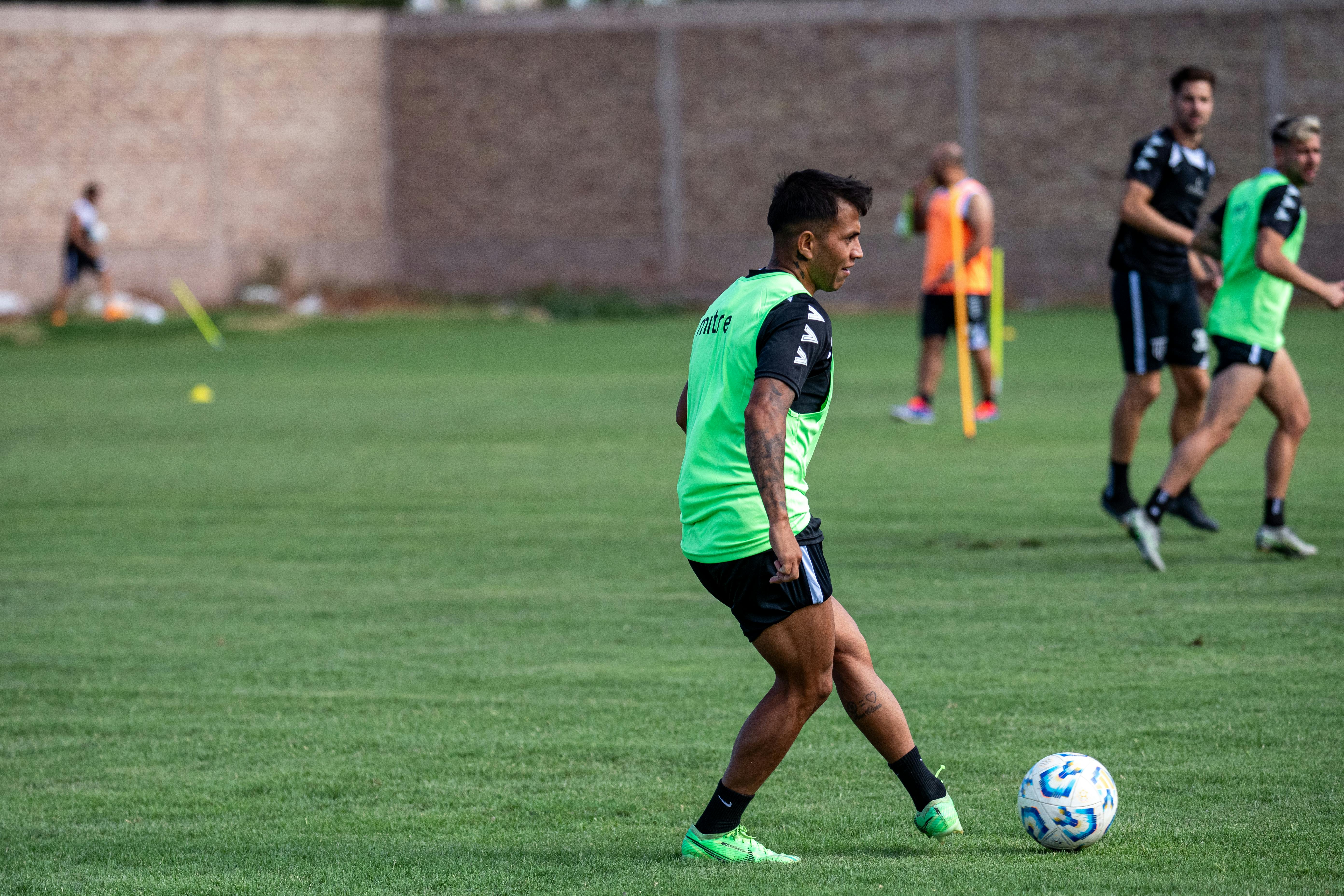 Football Players Training Outdoors on Field · Free Stock Photo
