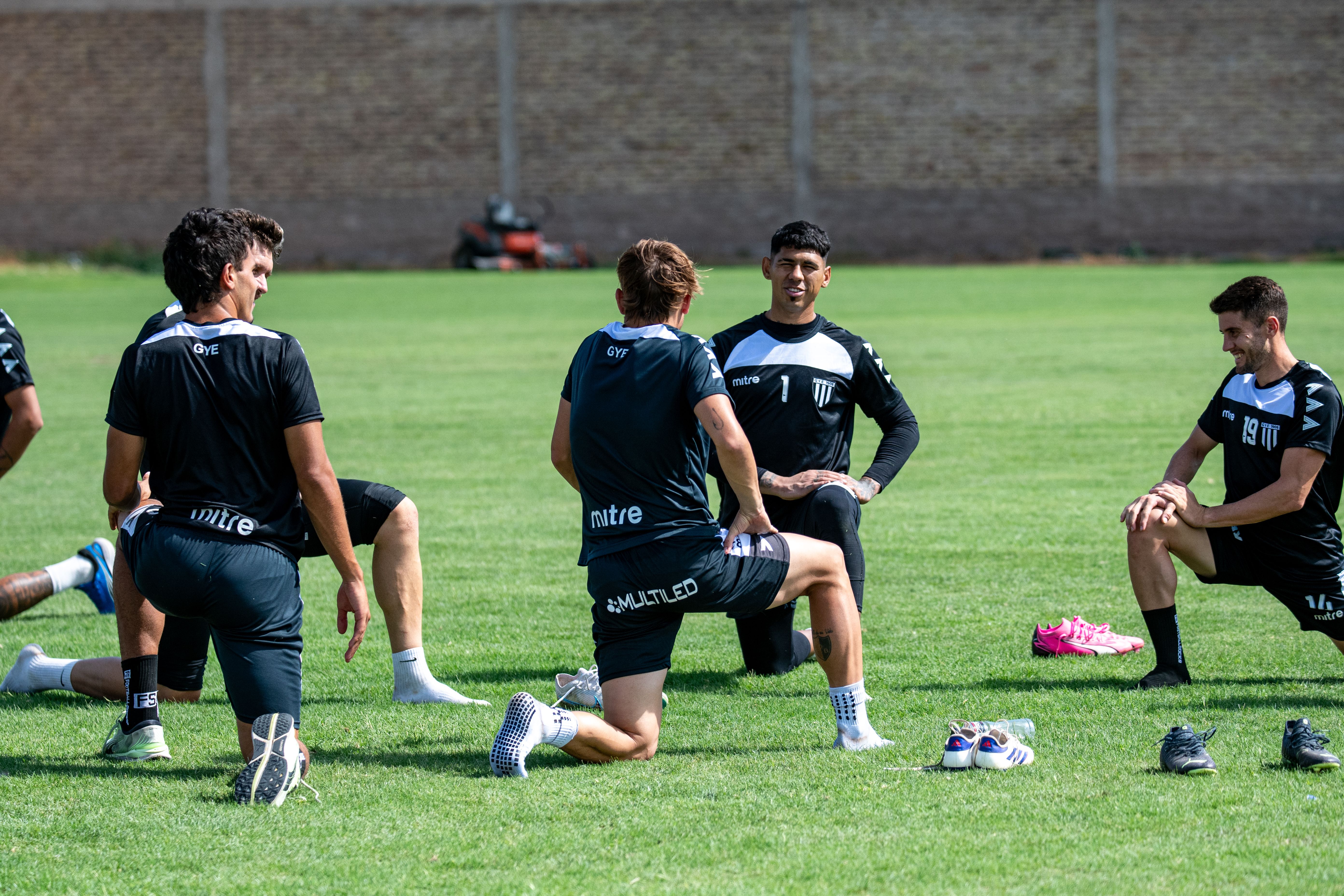 Soccer Team Warm-Up Exercises on Grass Field · Free Stock Photo