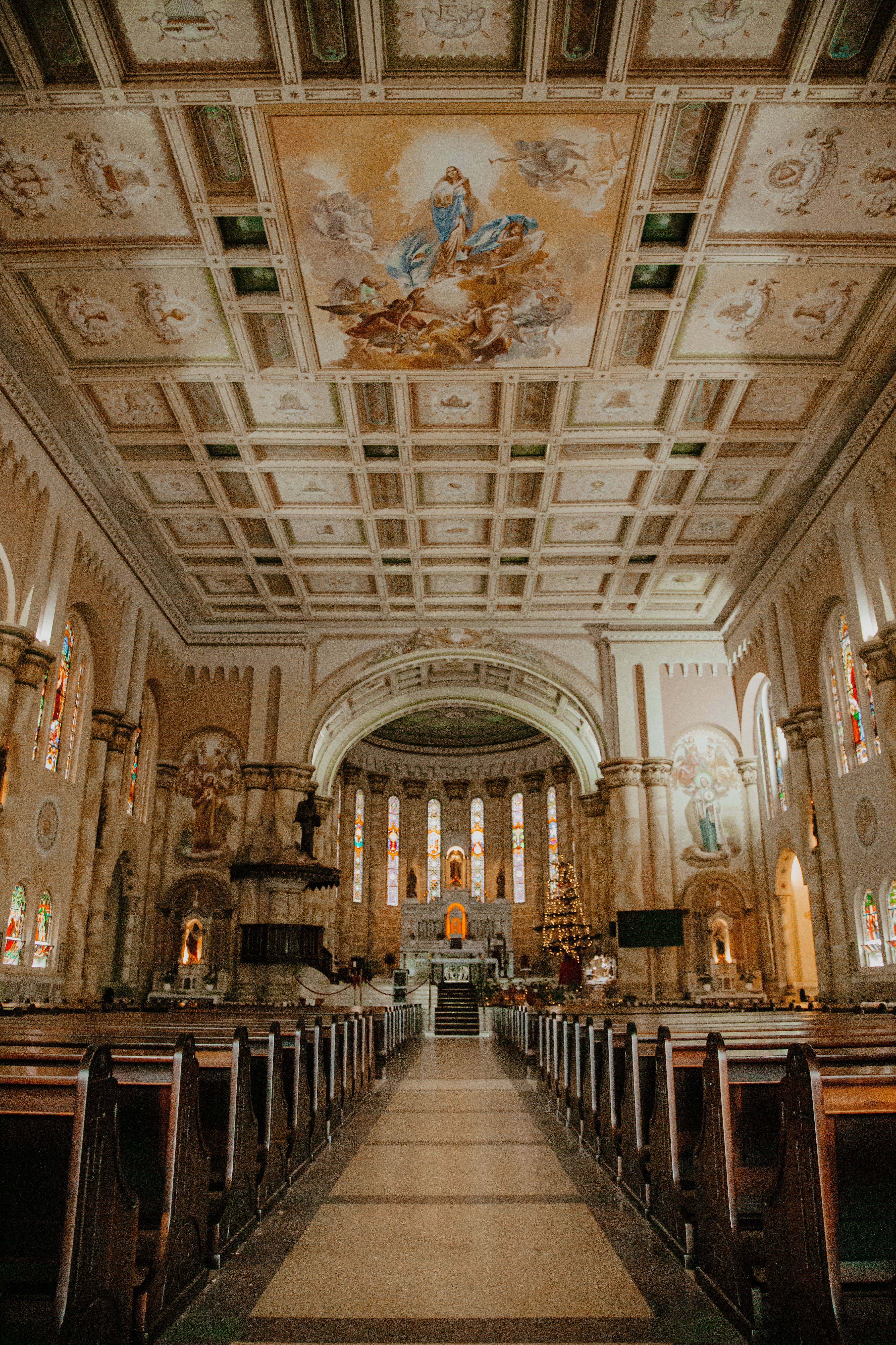 Stunning Cathedral Interior with Ornate Ceiling · Free Stock Photo