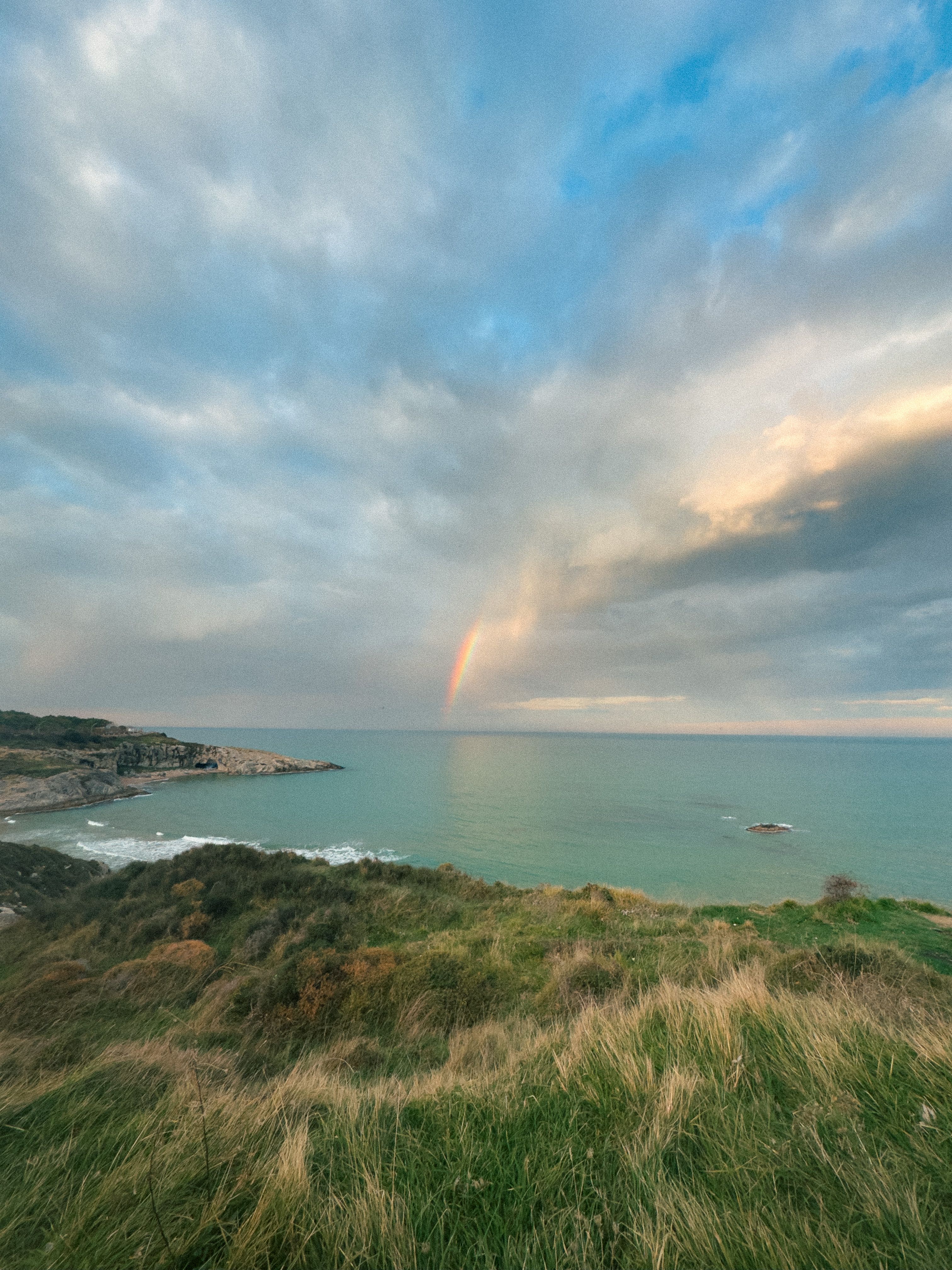 Scenic Coastal Rainbow over Cliffs and Ocean · Free Stock Photo