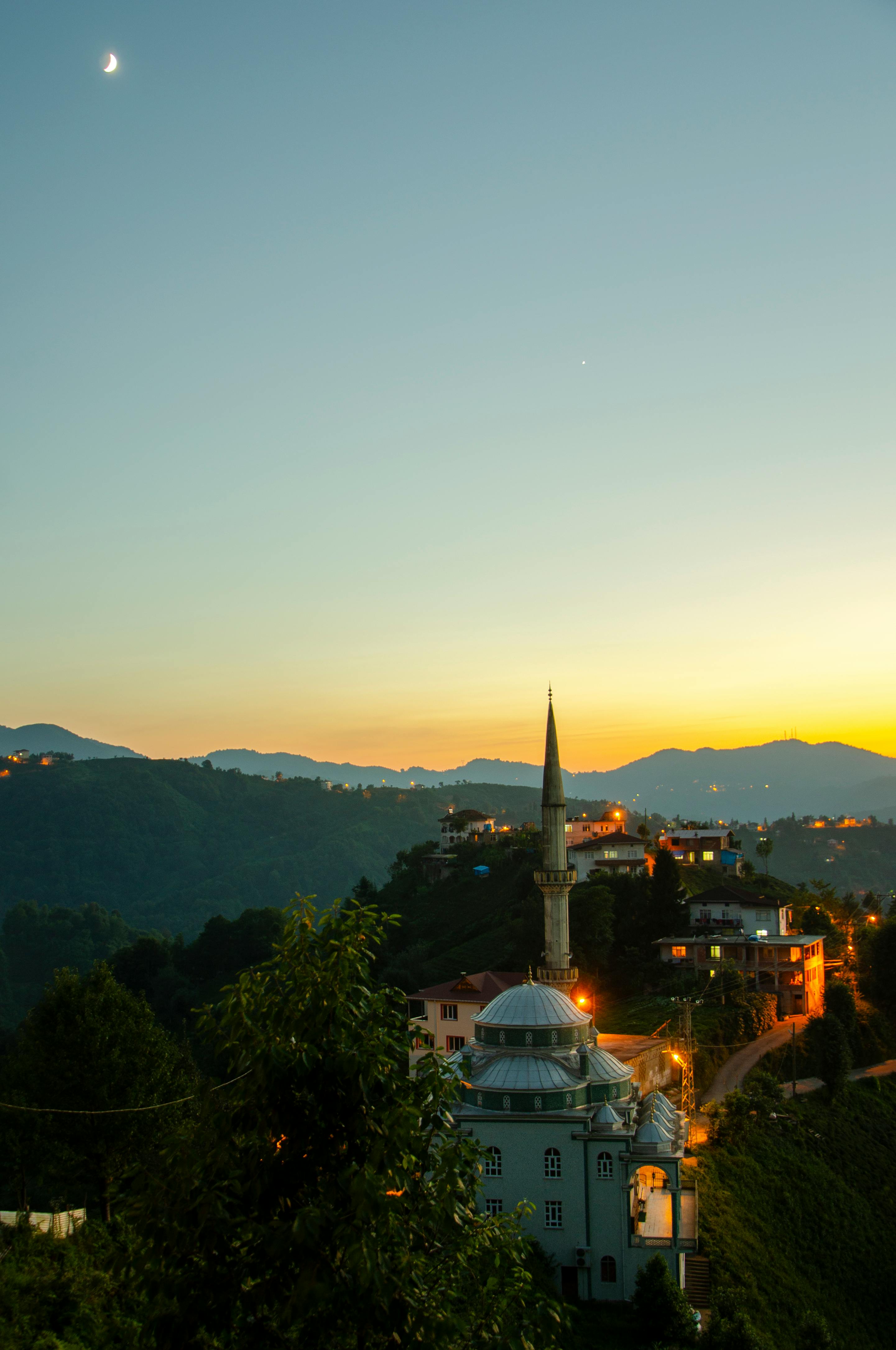 Wide-angle Photography of Buildings on Top of Mountain · Free Stock Photo