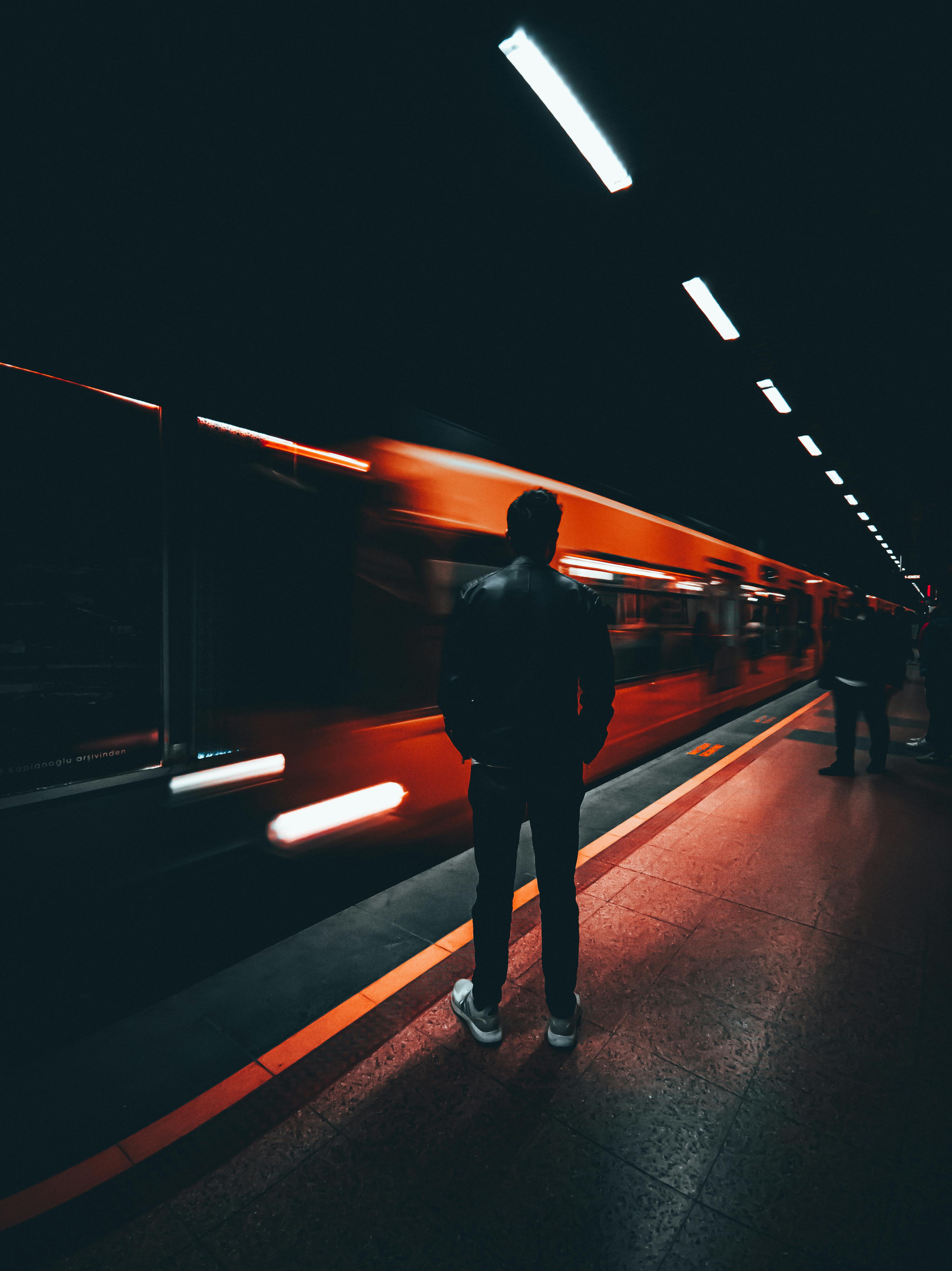 Train Standing At The Platform Photos, Download The BEST Free Train ...