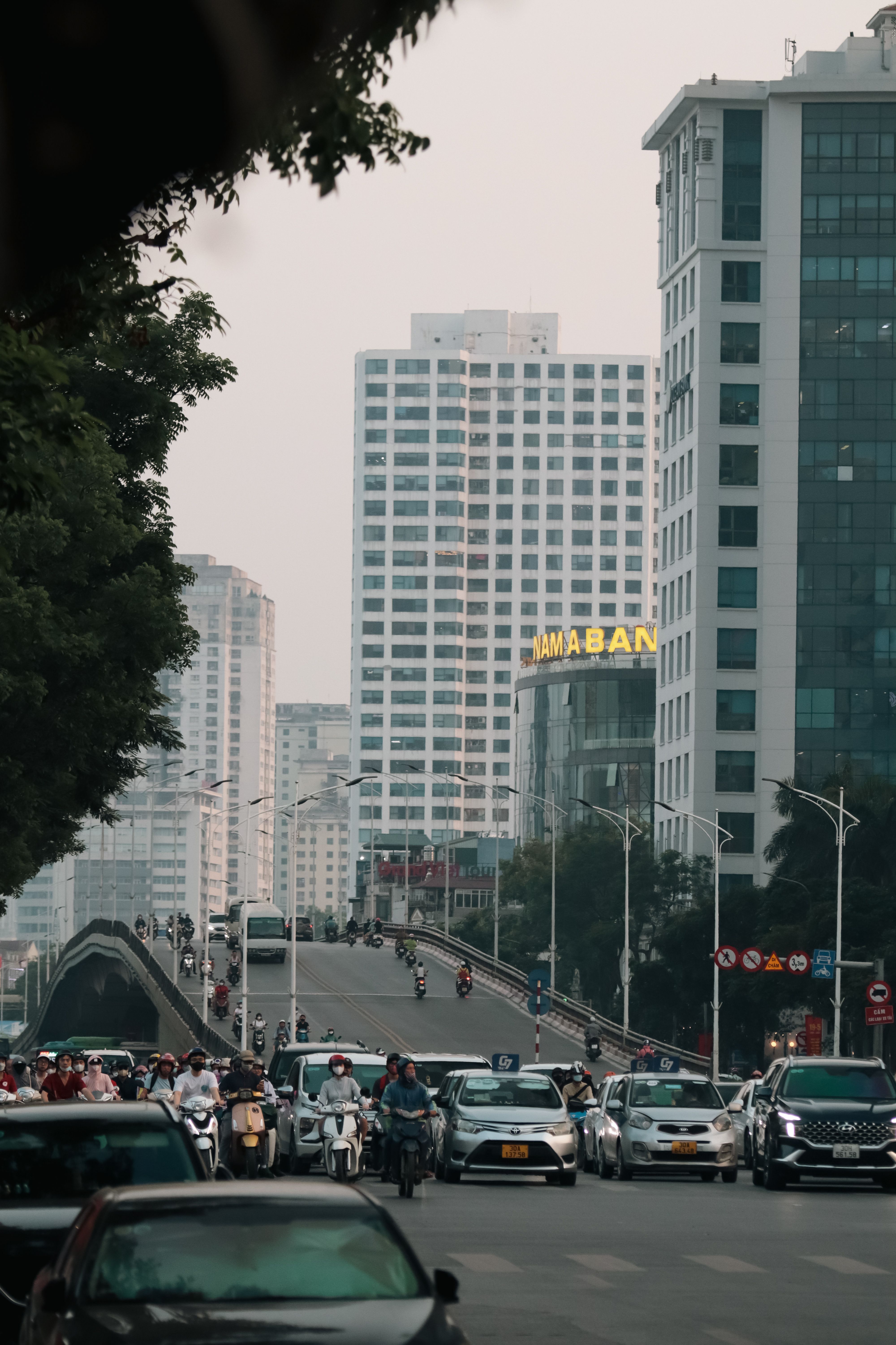 Busy Hanoi City Street with Traffic Congestion · Free Stock Photo