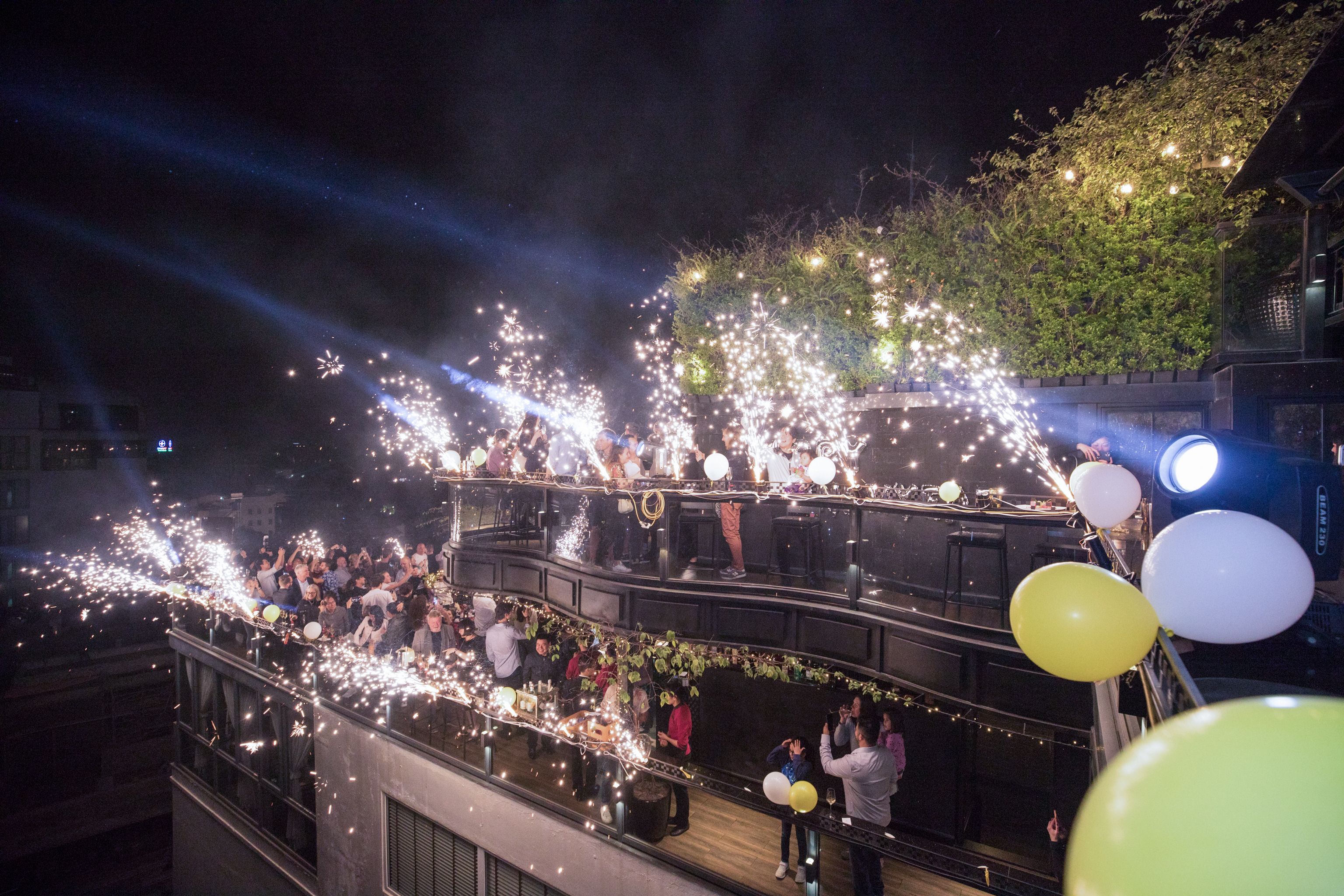 A Crowd Dancing Under Colorful Lights Photos, Download The BEST Free A ...