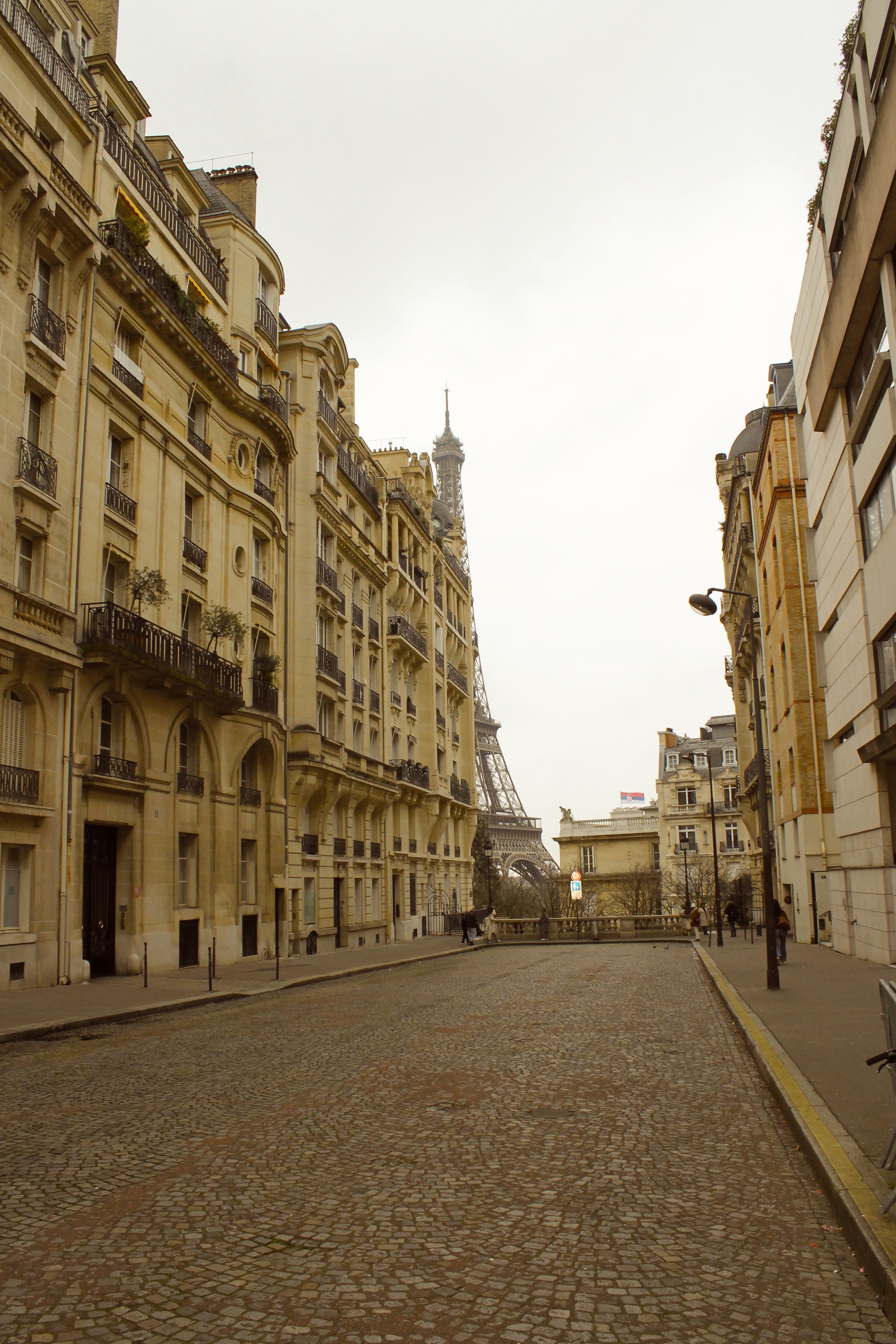 Scenic Parisian Street with Eiffel Tower View · Free Stock Photo