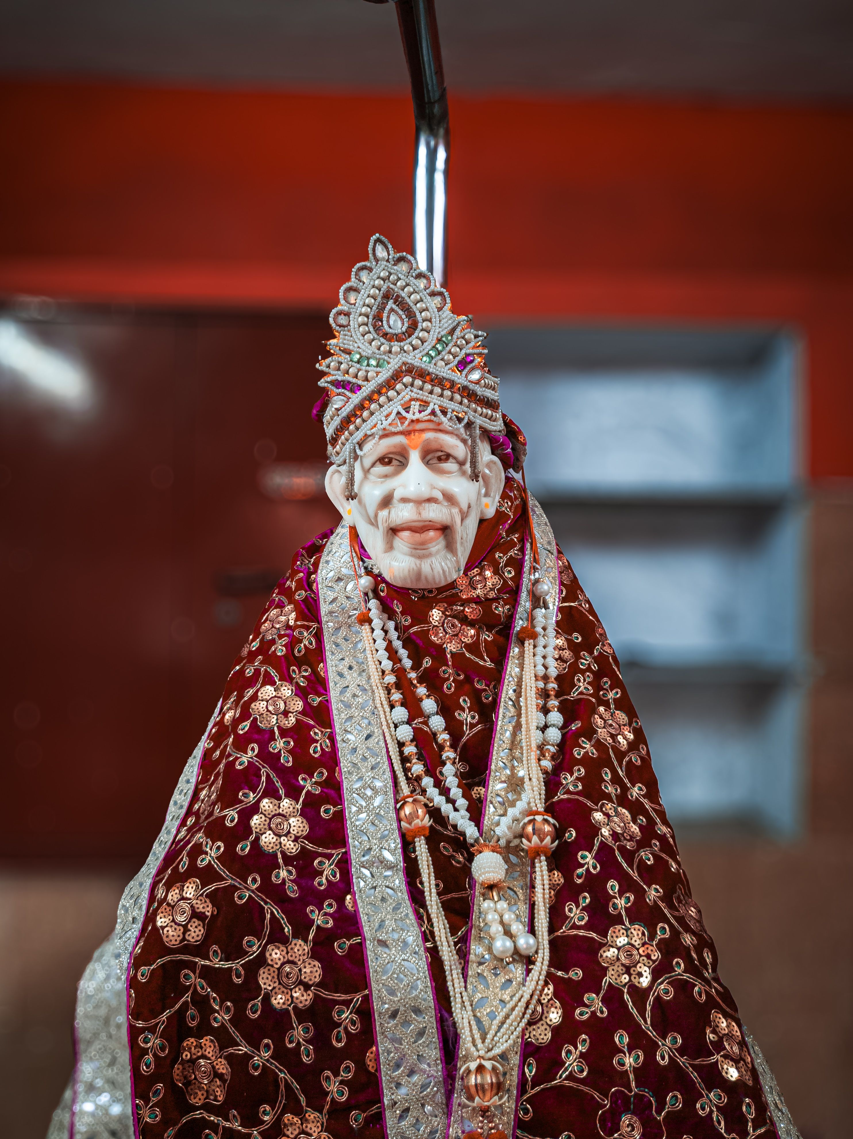 Sai Baba Idol in Intricate Attire · Free Stock Photo