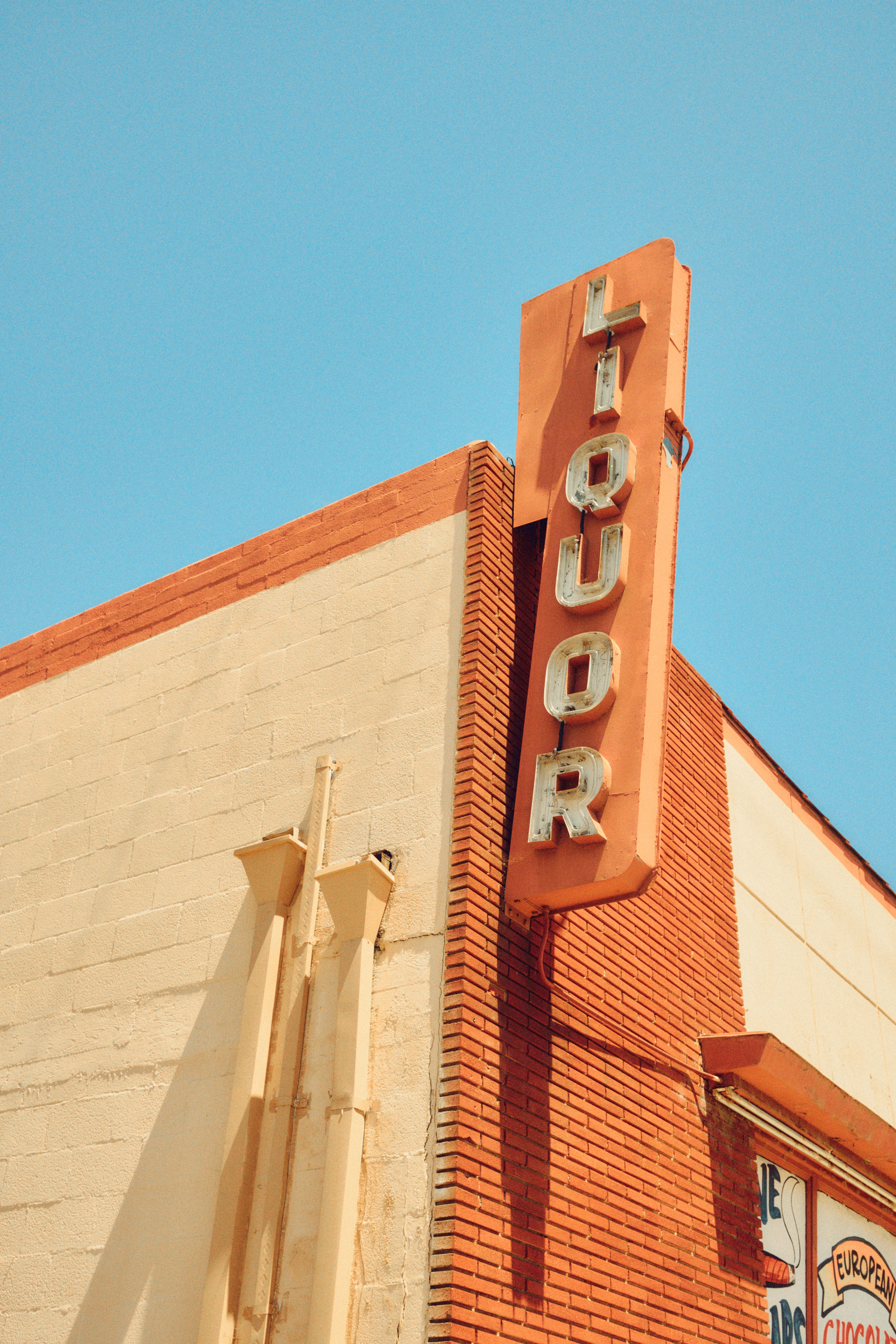 Vintage Liquor Store Sign in Los Angeles · Free Stock Photo
