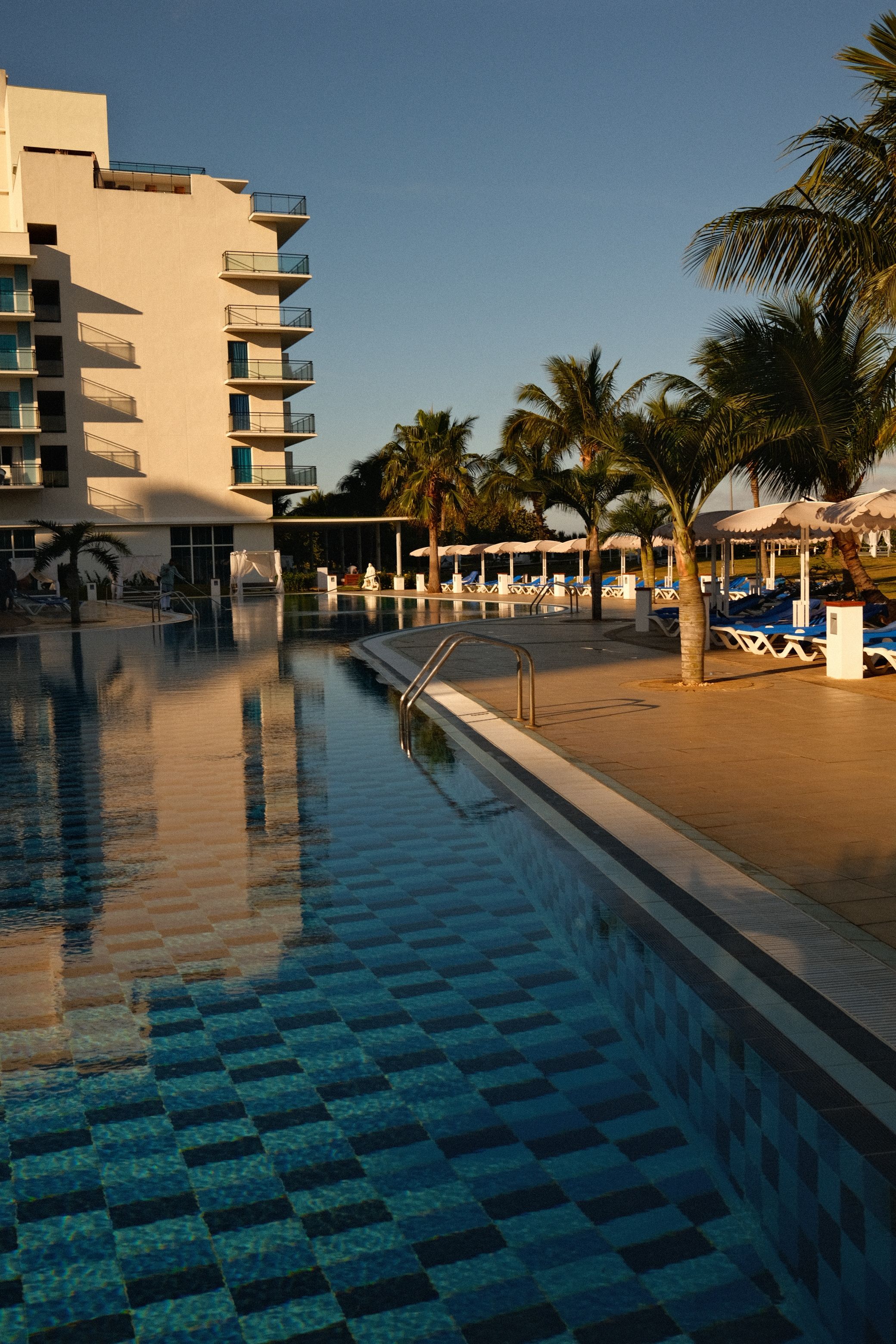 Luxury Resort Poolside at Sunset Retreat · Free Stock Photo