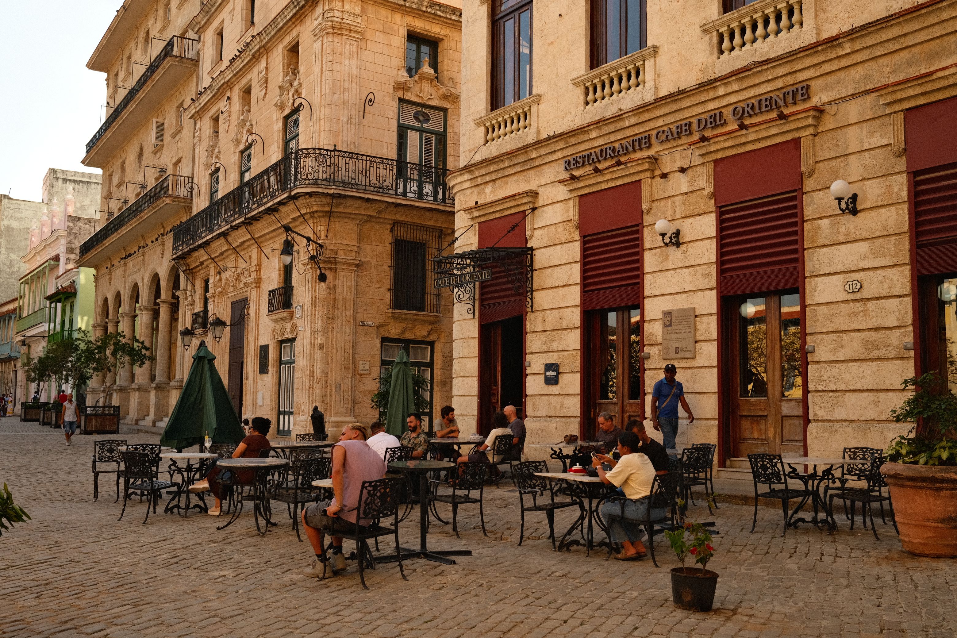 Charming Outdoor Cafe in Historic Havana Street · Free Stock Photo