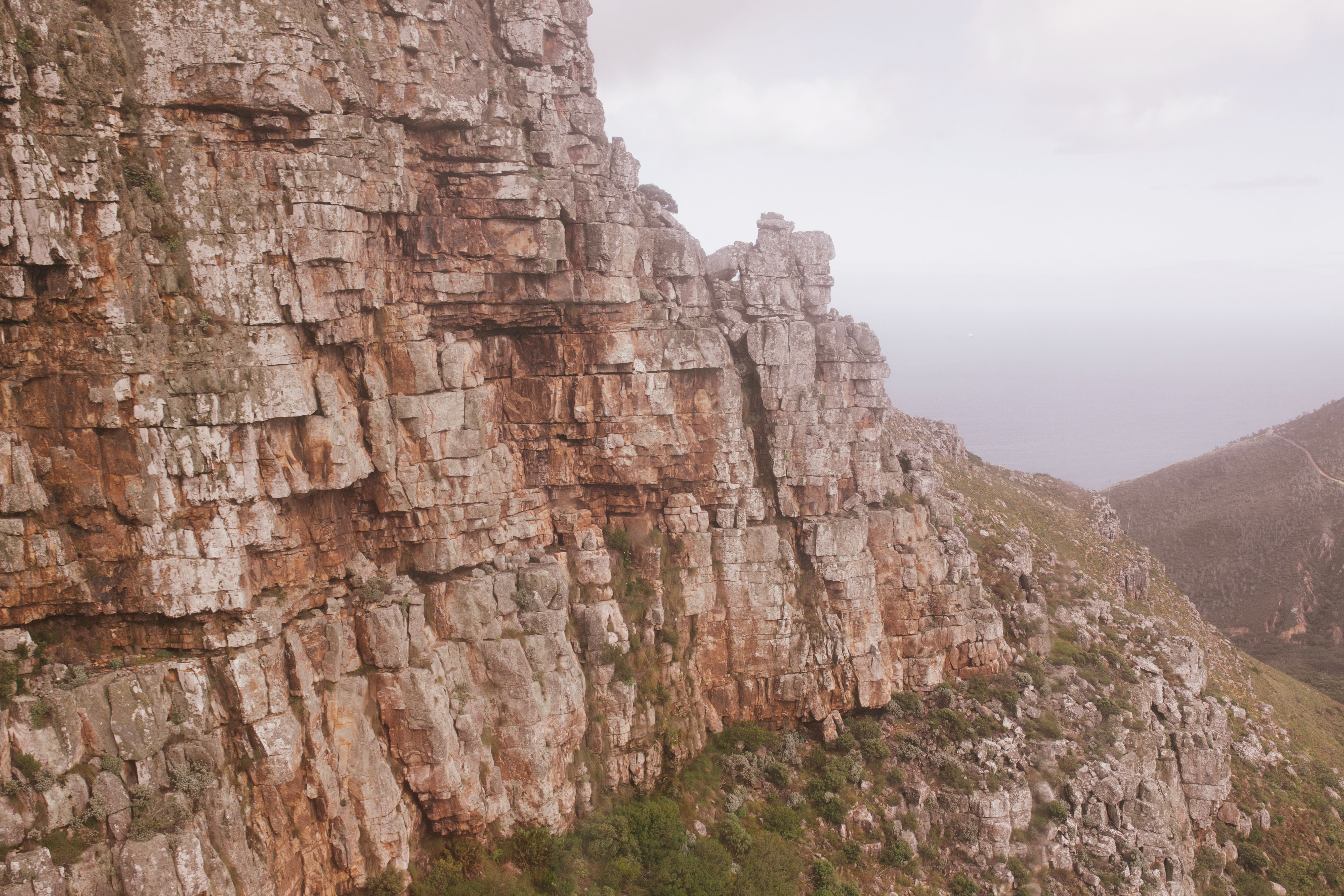 Gratis lagerfoto af bjerge, bjergtinde, cliff edge
