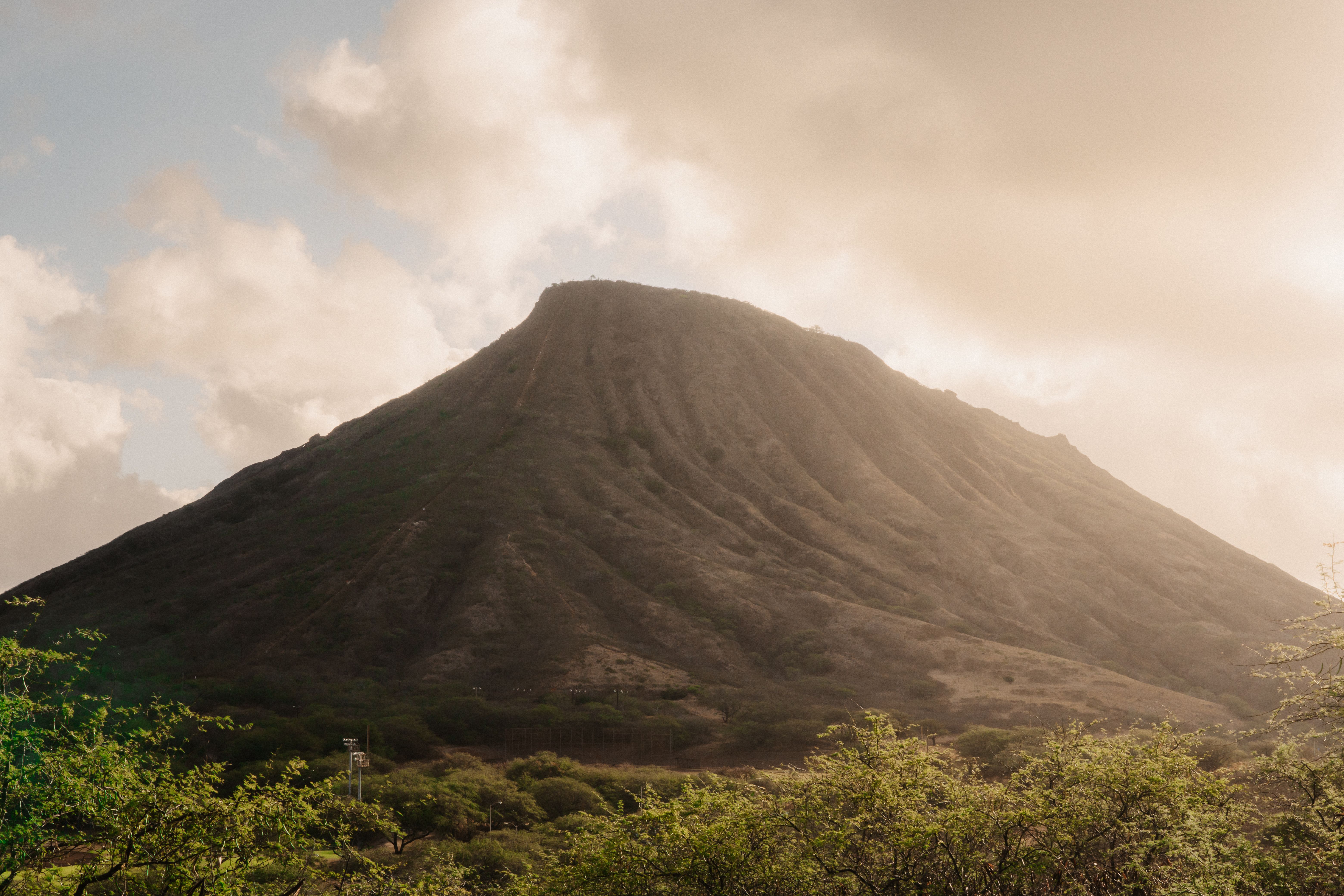 Majestic Mountain View in Hawaii at Dawn · Free Stock Photo