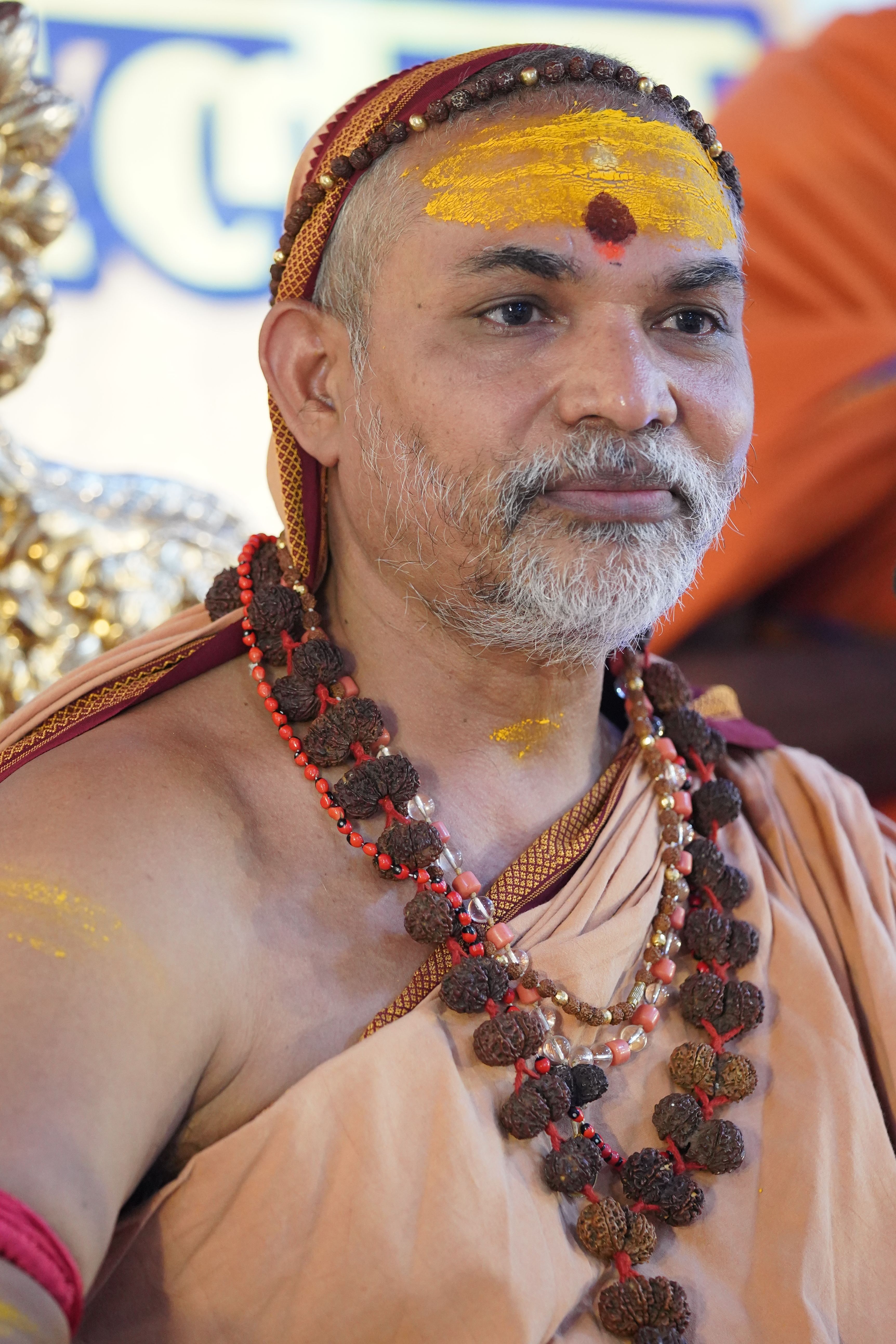 Spiritual Leader in Traditional Indian Attire · Free Stock Photo