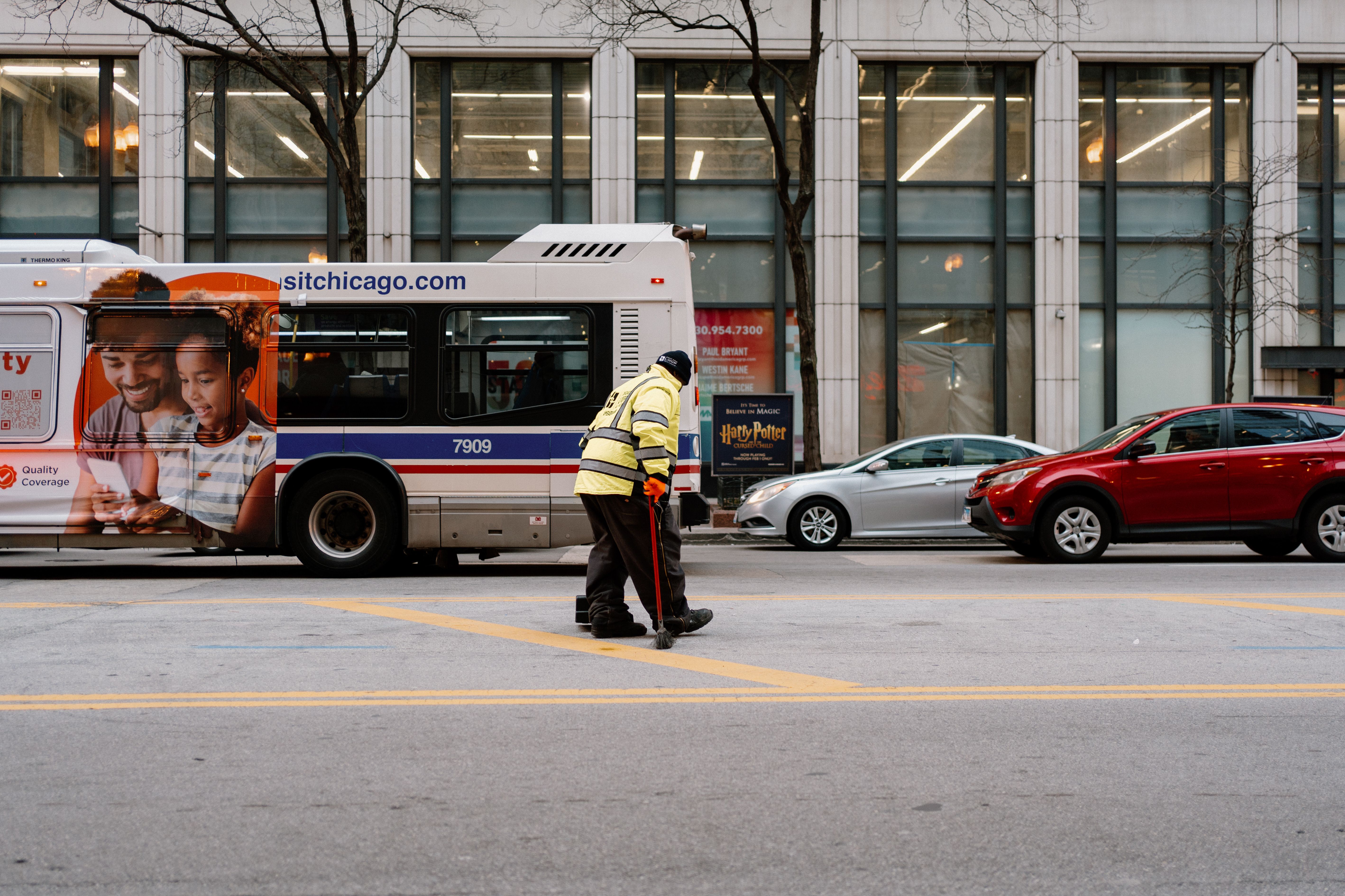 Street Sweeper in Urban Cityscape with Busy Traffic · Free Stock Photo