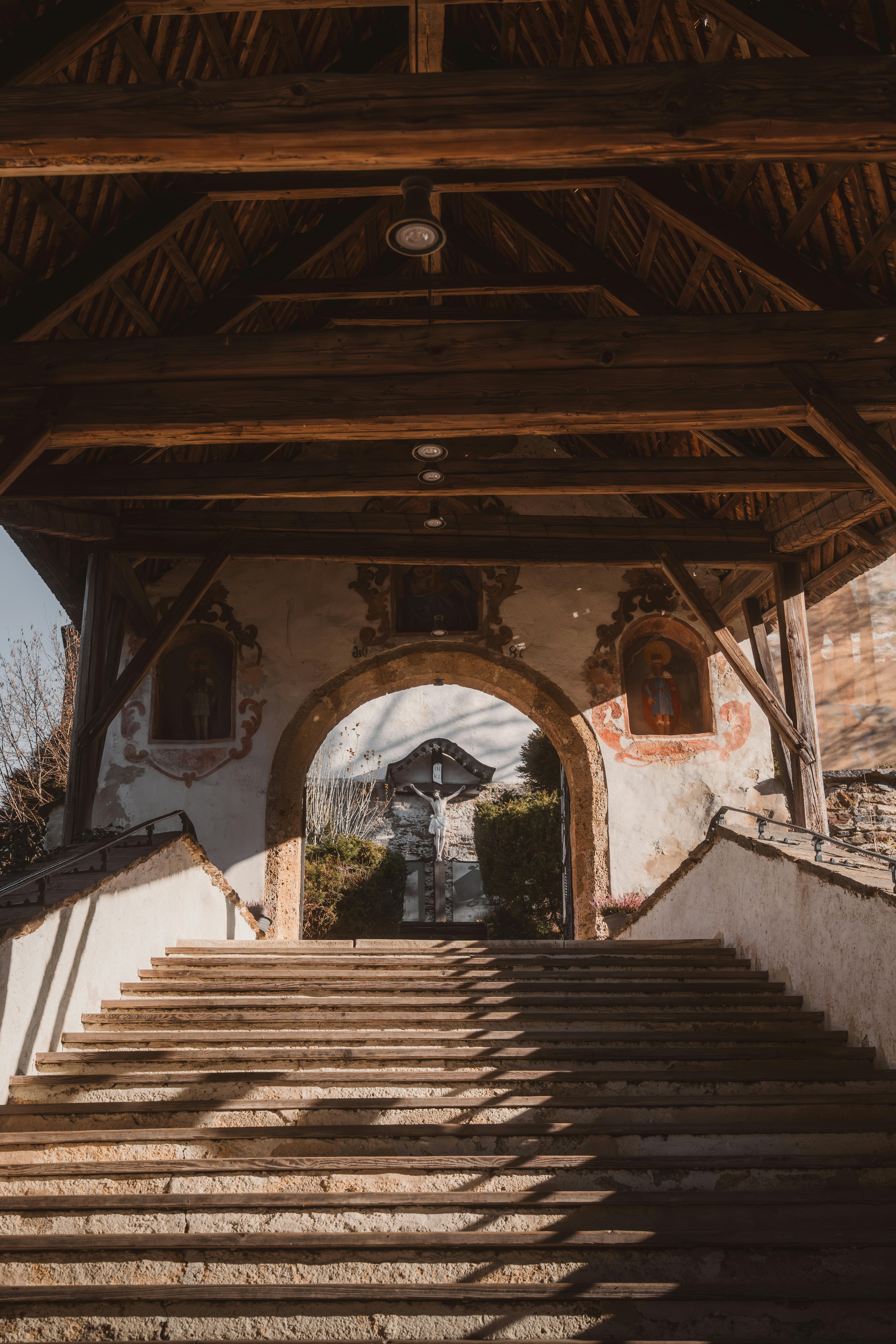 Rustic Archway with Wooden Beams in Tranquil Setting · Free Stock Photo