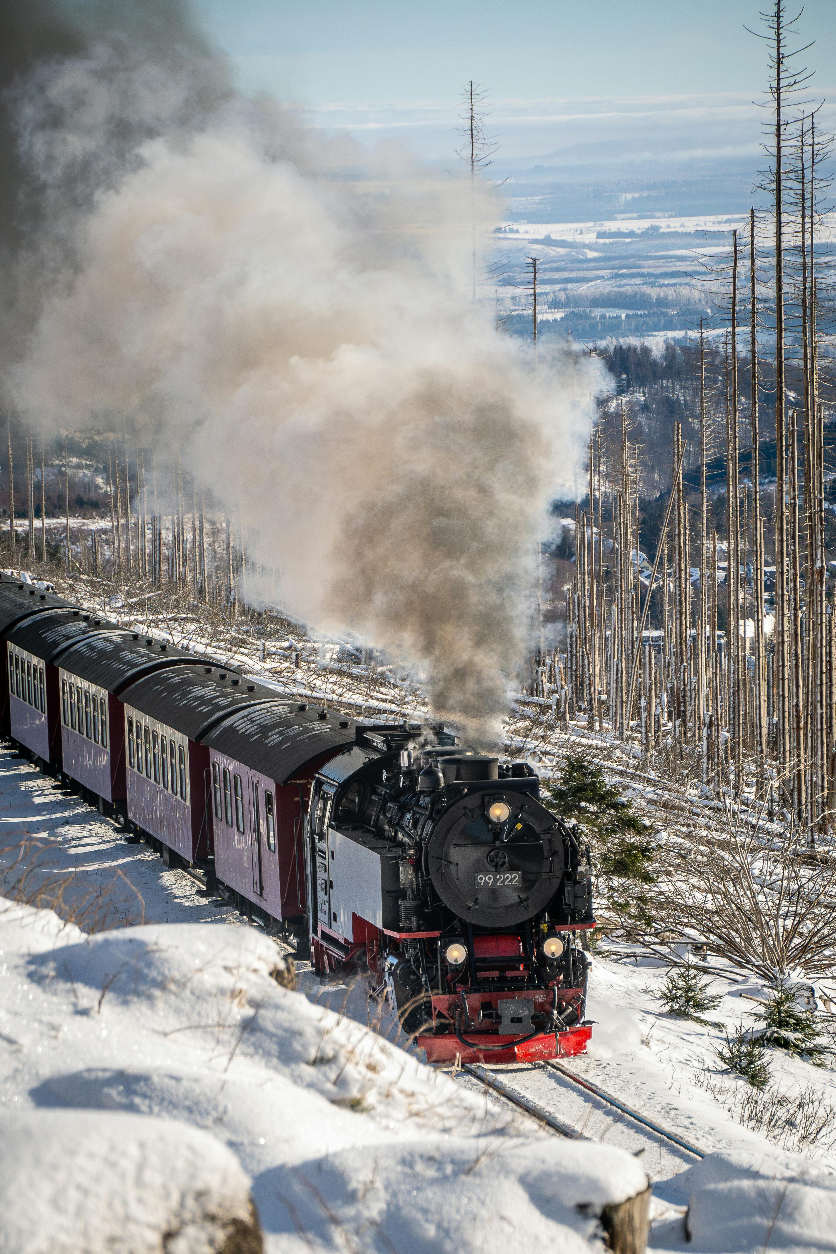 Historische Dampflok Nähert Sich In Winterlandschaft · Kostenloses ...