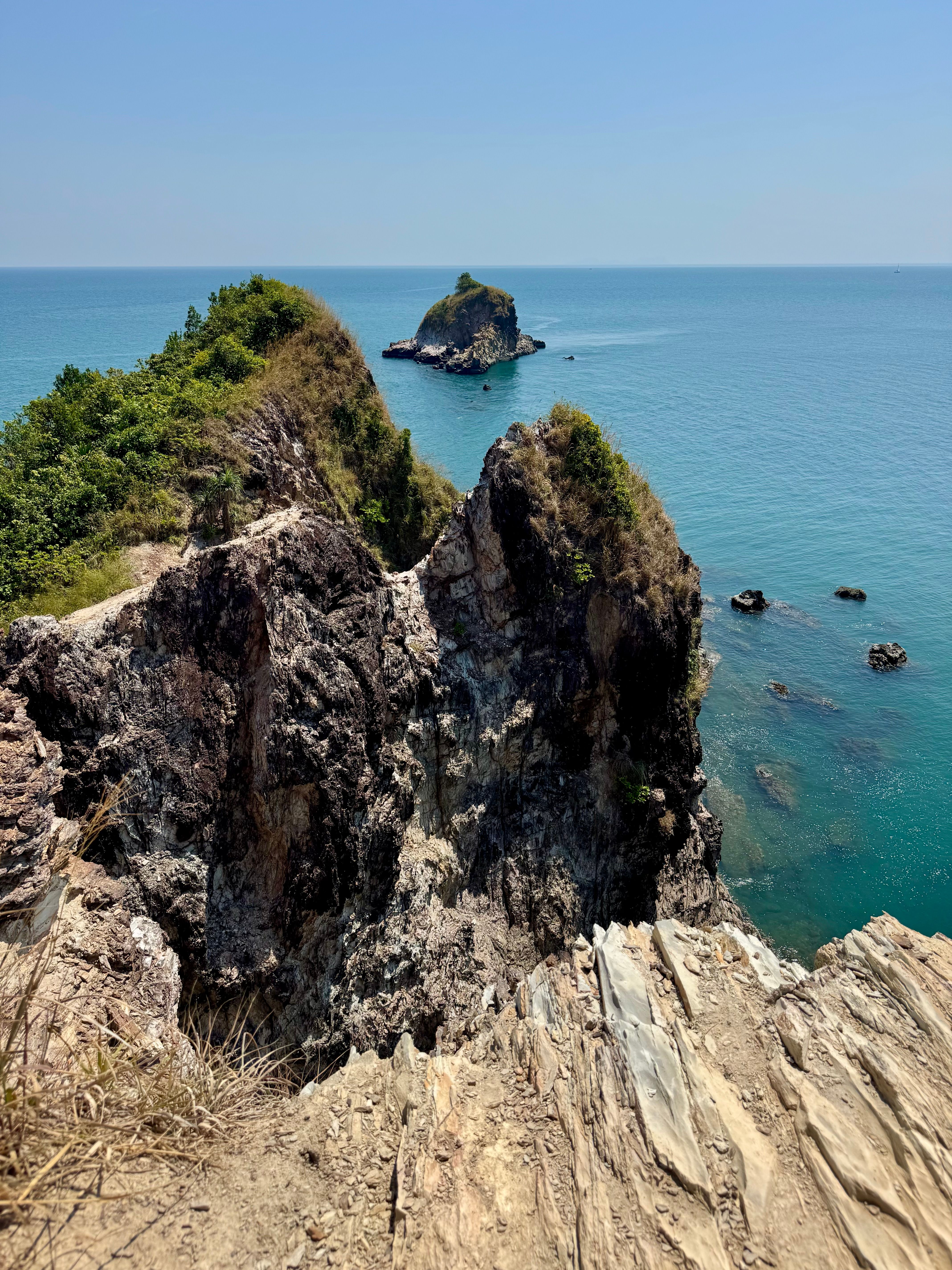 Scenic Cliff and Ocean View Landscape · Free Stock Photo