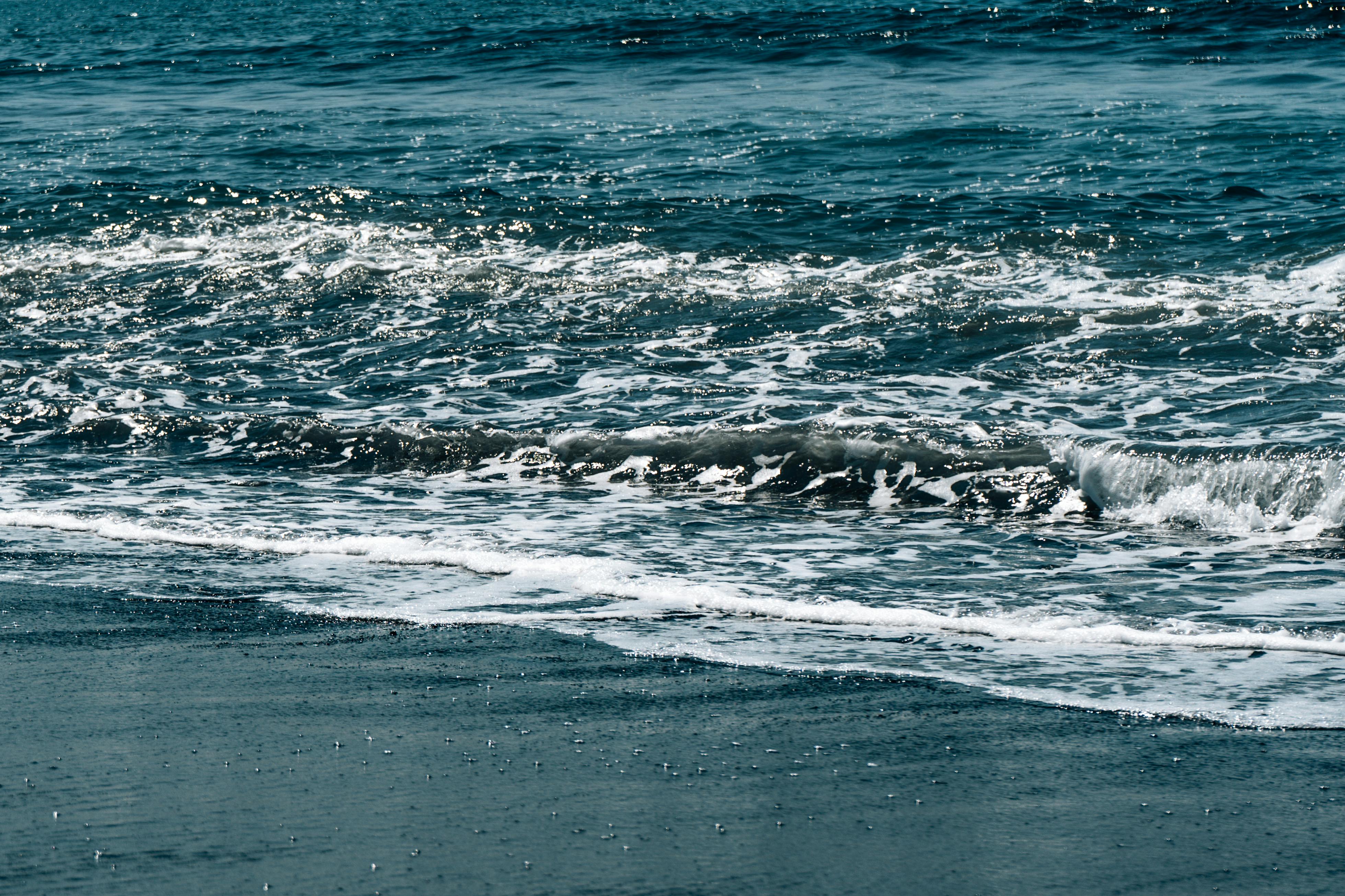 Olas En La Orilla · Foto de stock gratuita