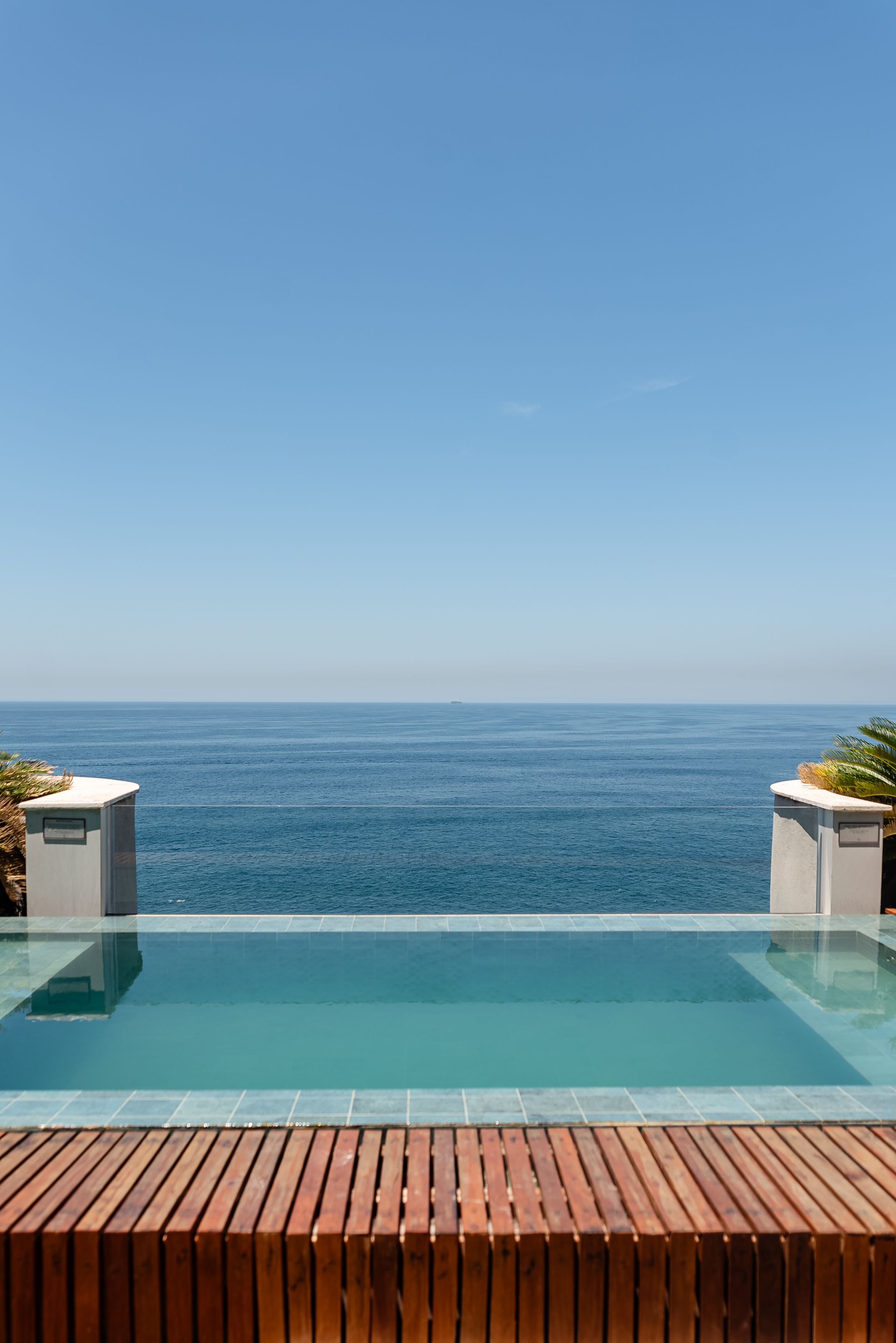 Ocean View Infinity Pool in Rio de Janeiro · Free Stock Photo