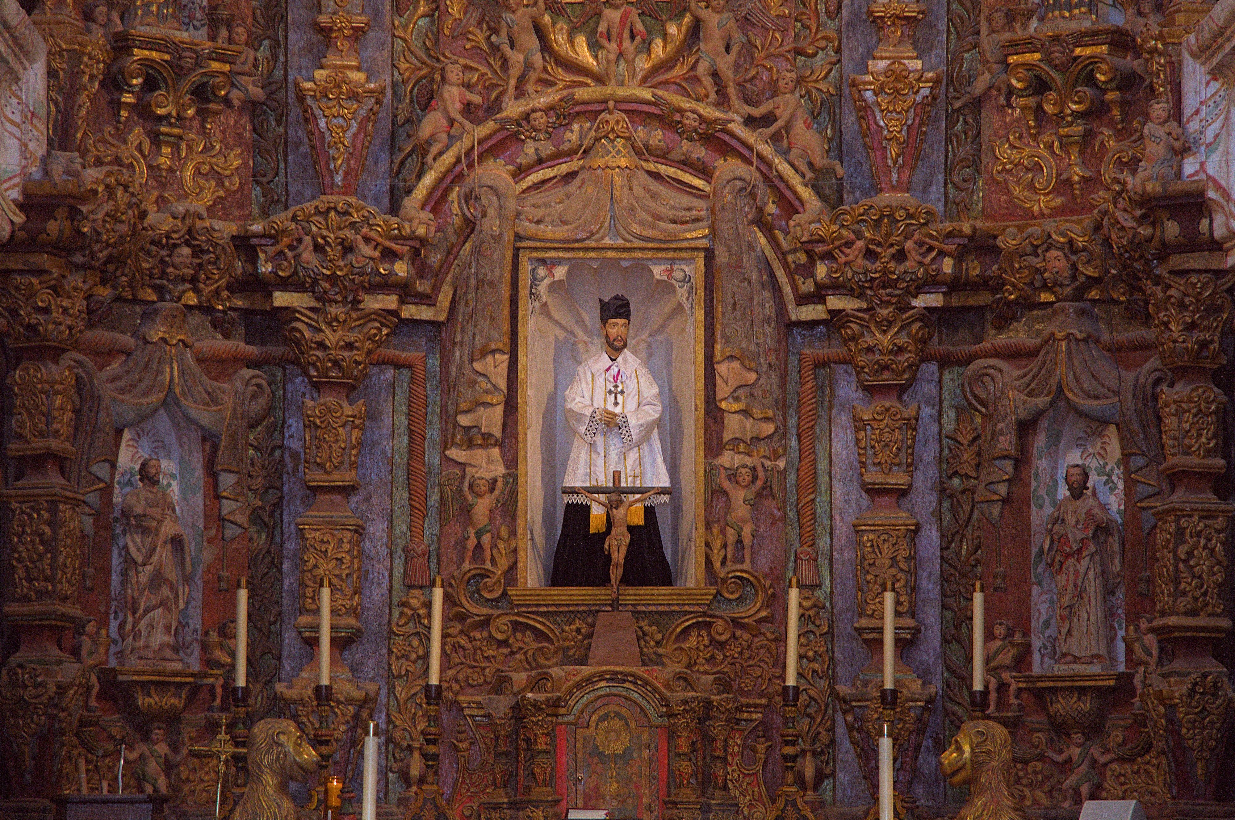 Reich Verzierter Altar In Der San Xavier Mission, Tucson · Kostenloses ...