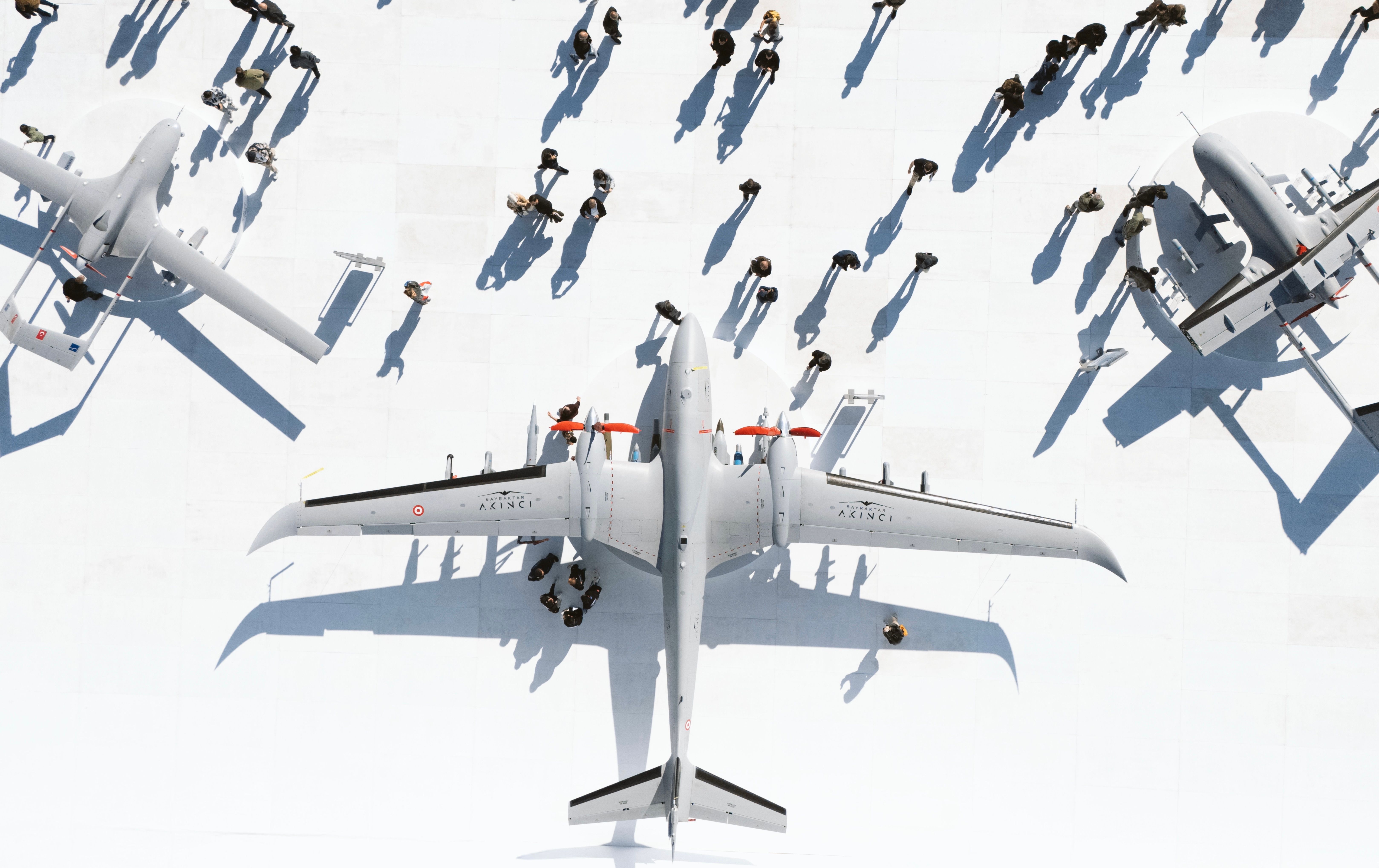 Airplane With Crowd Photos, Download The BEST Free Airplane With Crowd ...
