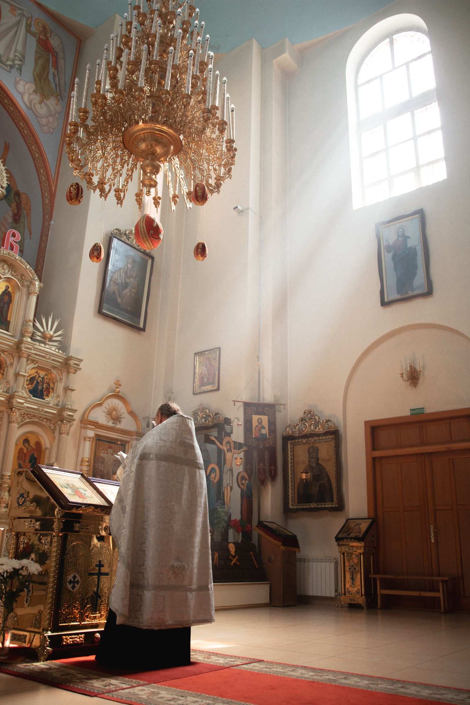 Priest Photos, Download The BEST Free Priest Stock Photos & HD Images