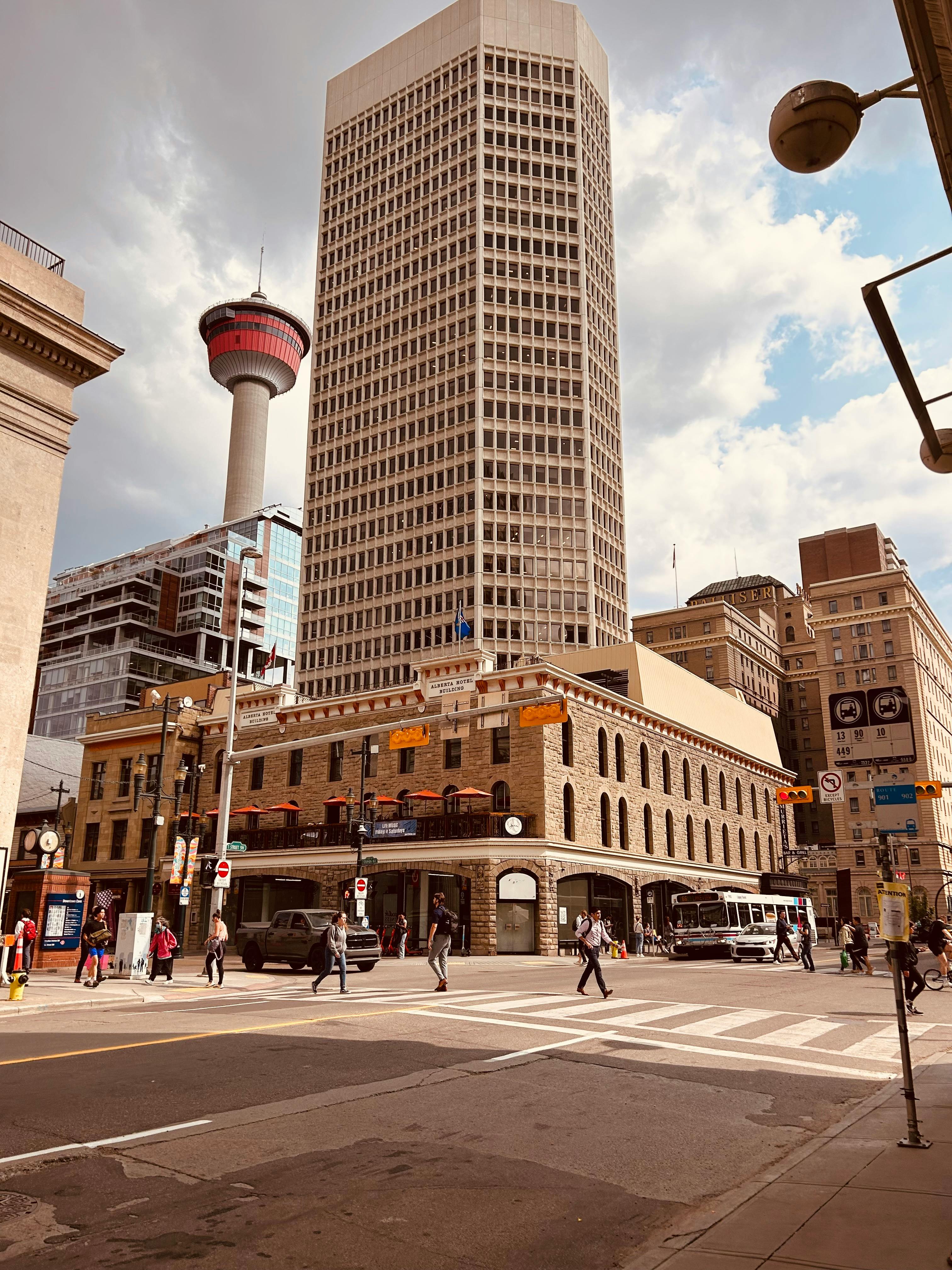 Downtown Calgary Urban Scene with Iconic Tower · Free Stock Photo
