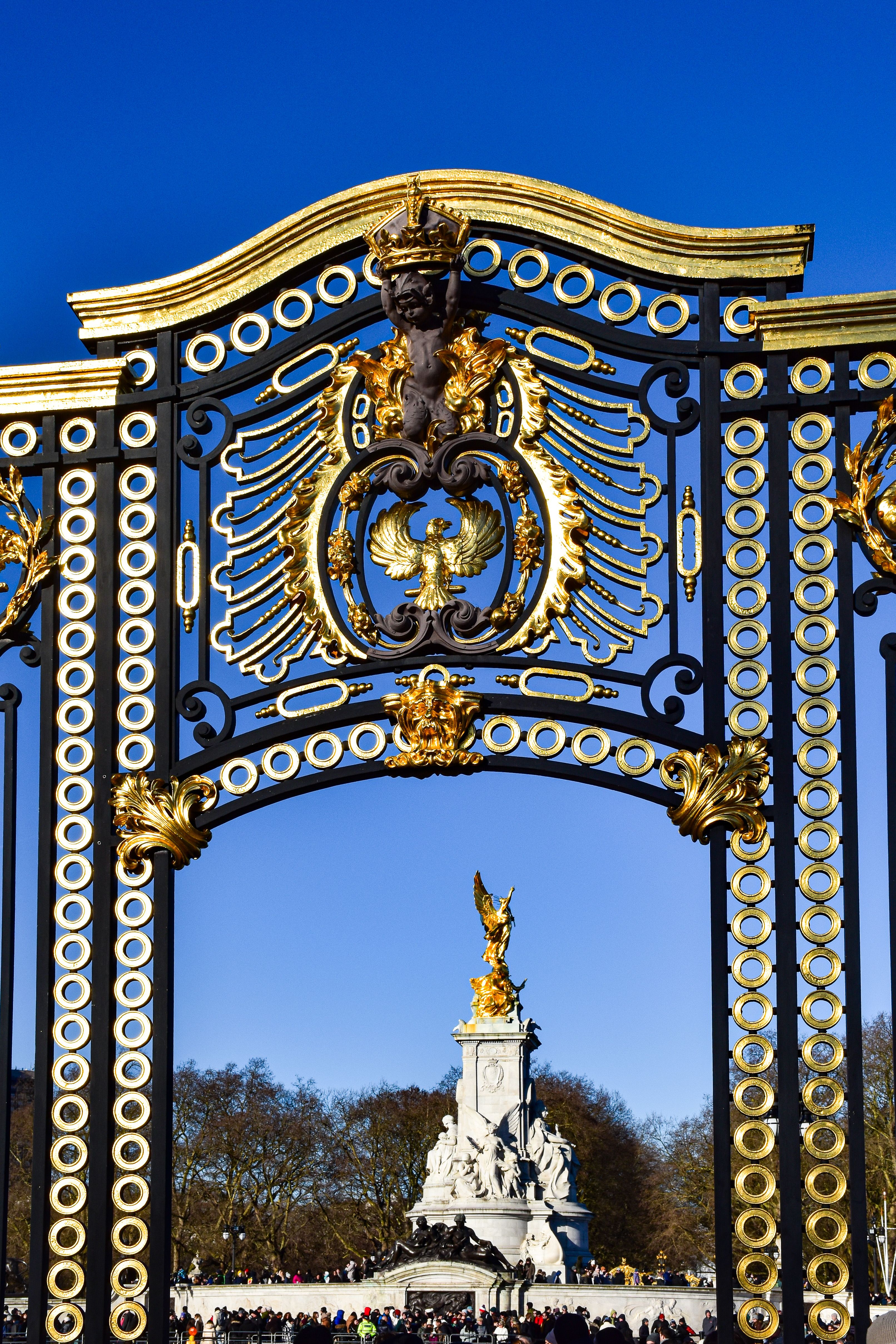 Ornate Gates Framing Victoria Memorial, London · Free Stock Photo