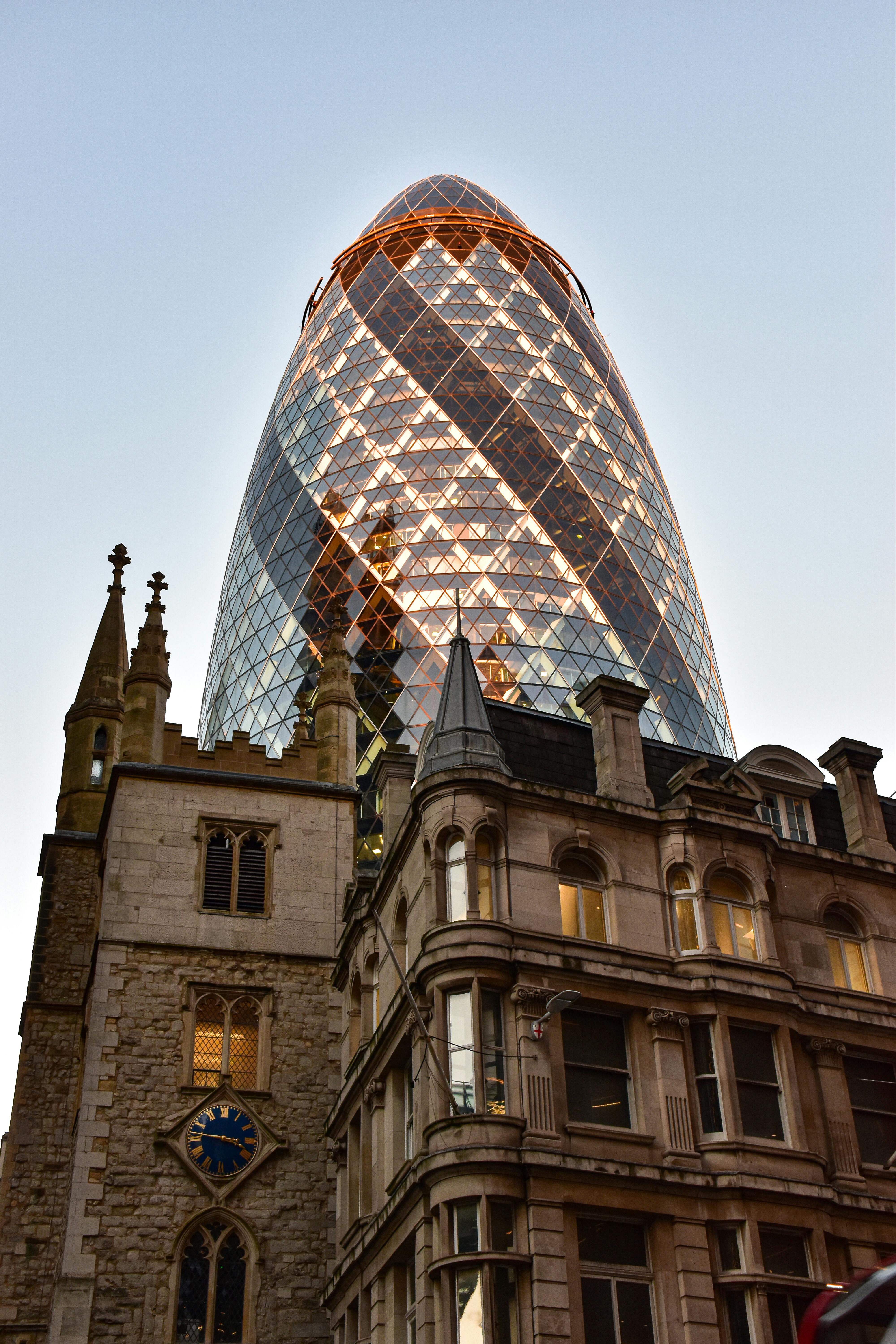 Iconic Gherkin Tower in London at Dusk · Free Stock Photo