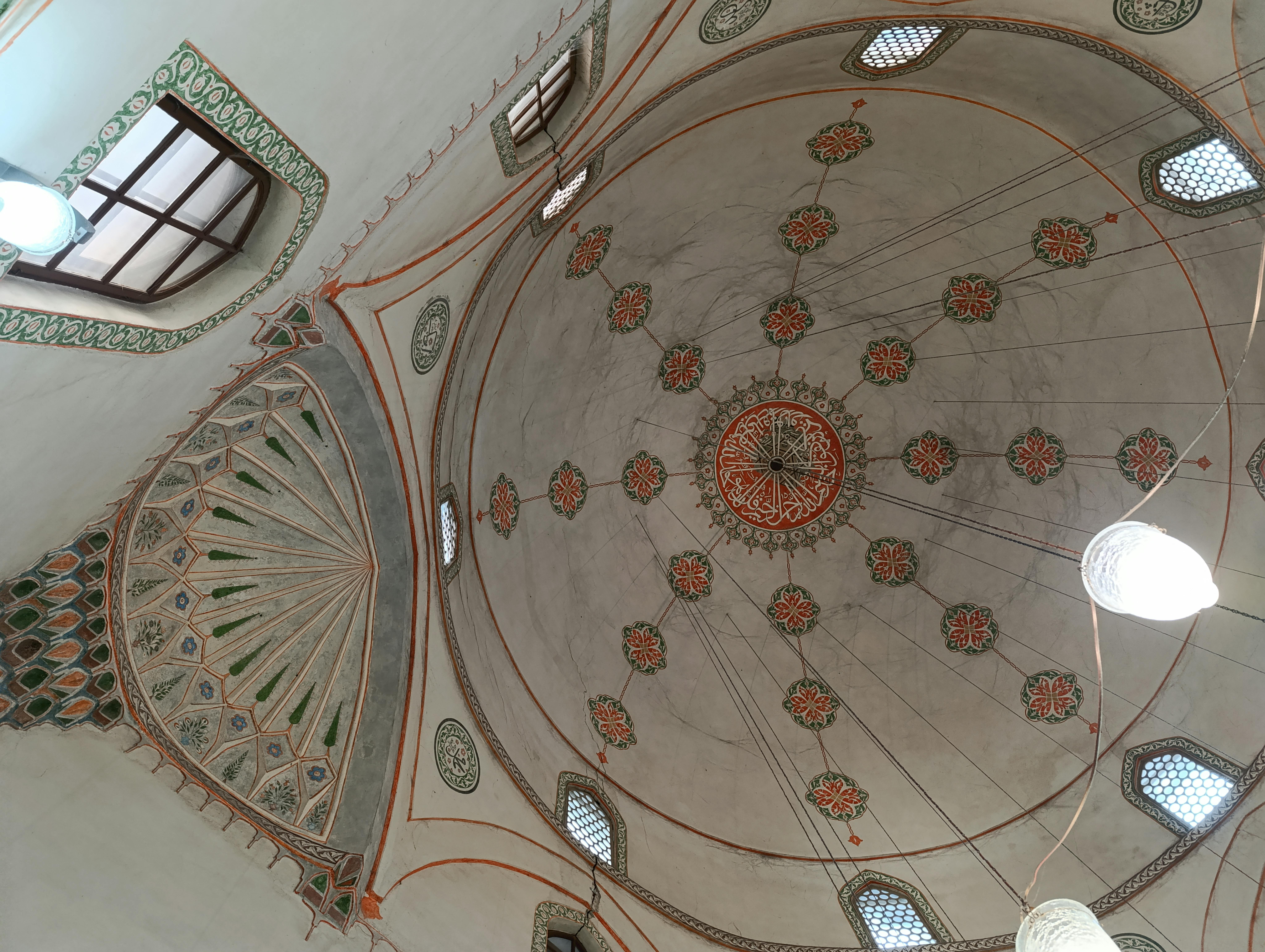 Intricate Islamic Dome Ceiling Architecture · Free Stock Photo