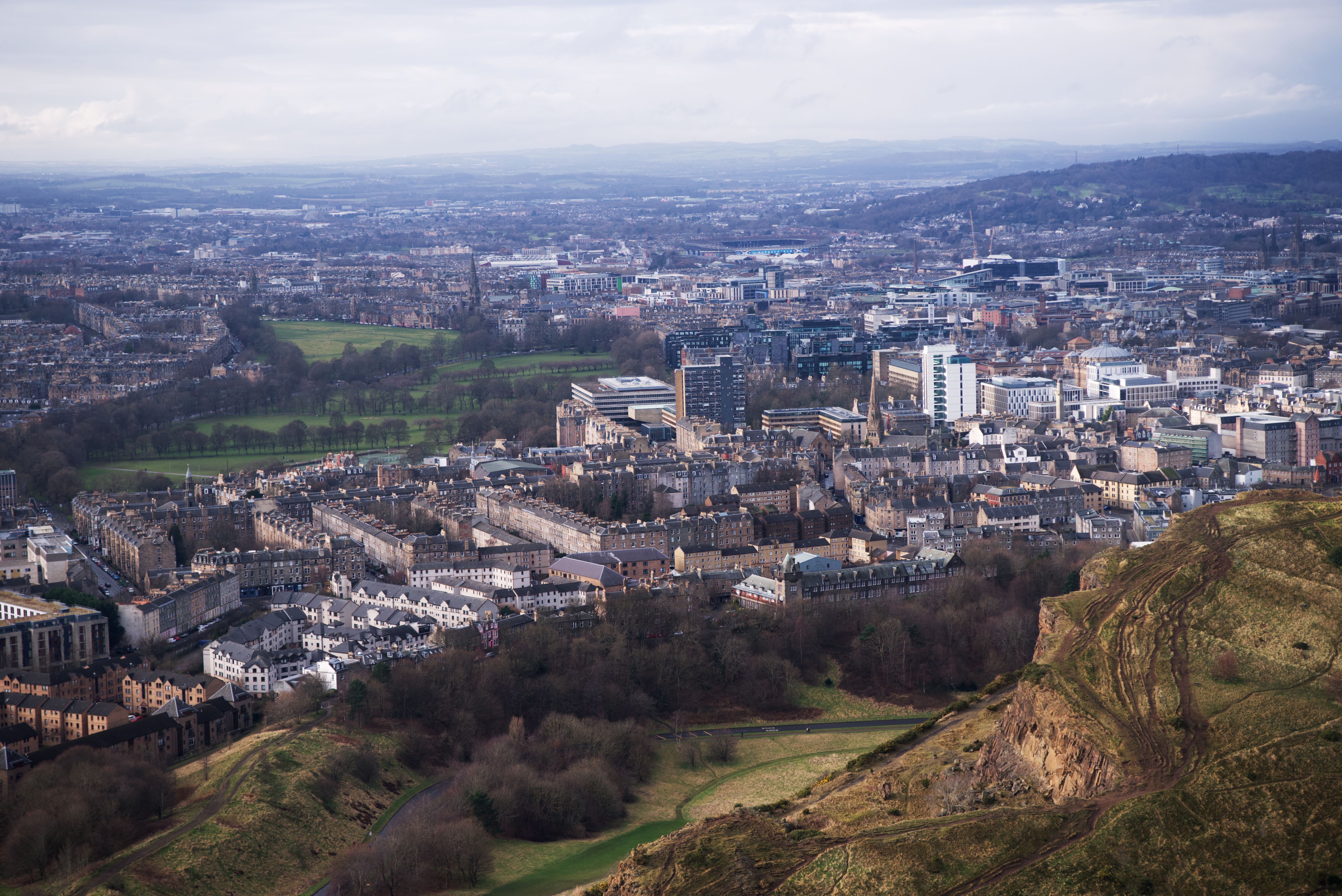 Aerial View of Edinburgh Cityscape from Arthur's Seat · Free Stock Photo