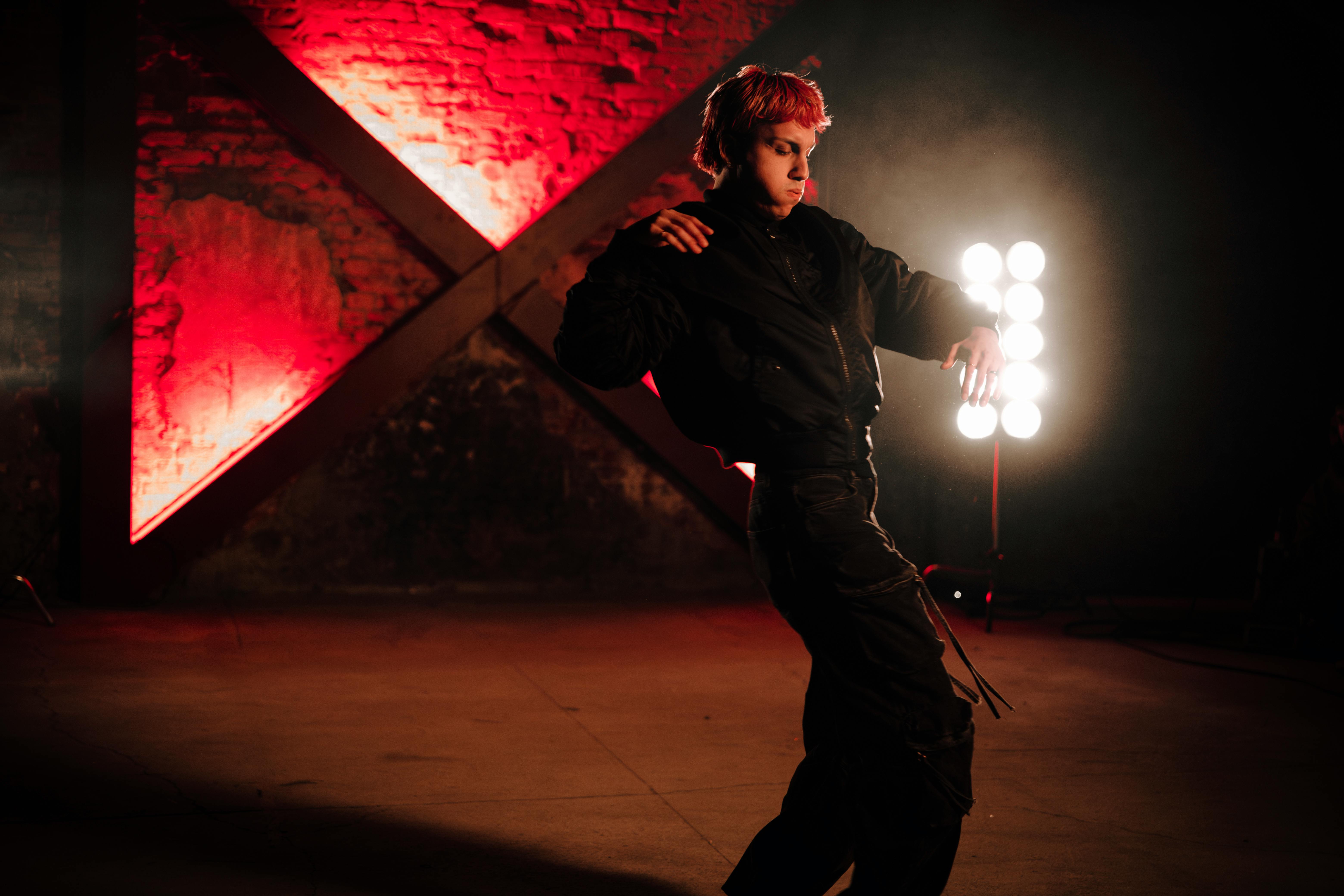 Dynamic Dance Performance with Dramatic Lighting · Free Stock Photo