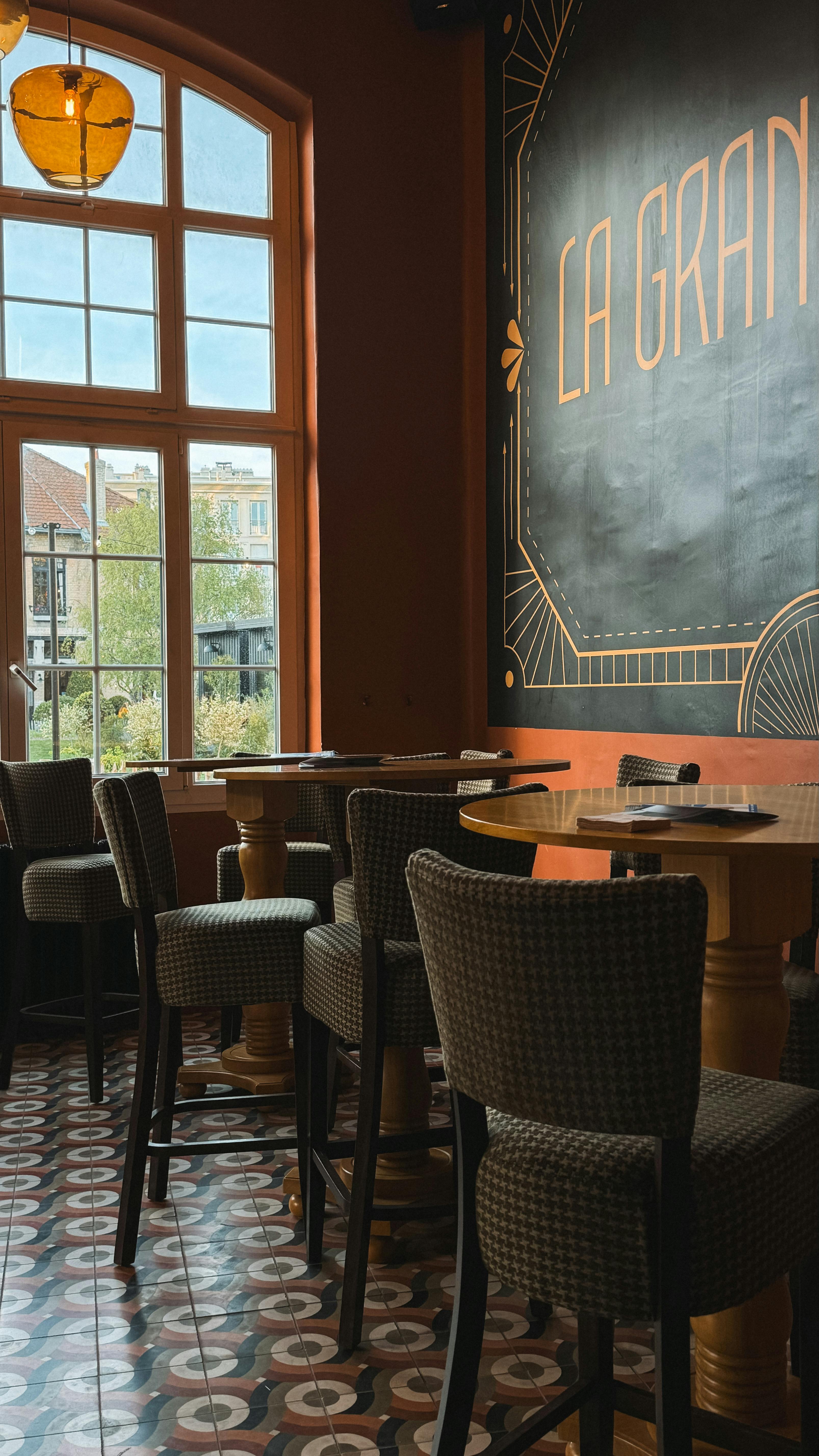 Cozy Interior of Retro Style Café with Art Deco Flair · Free Stock Photo