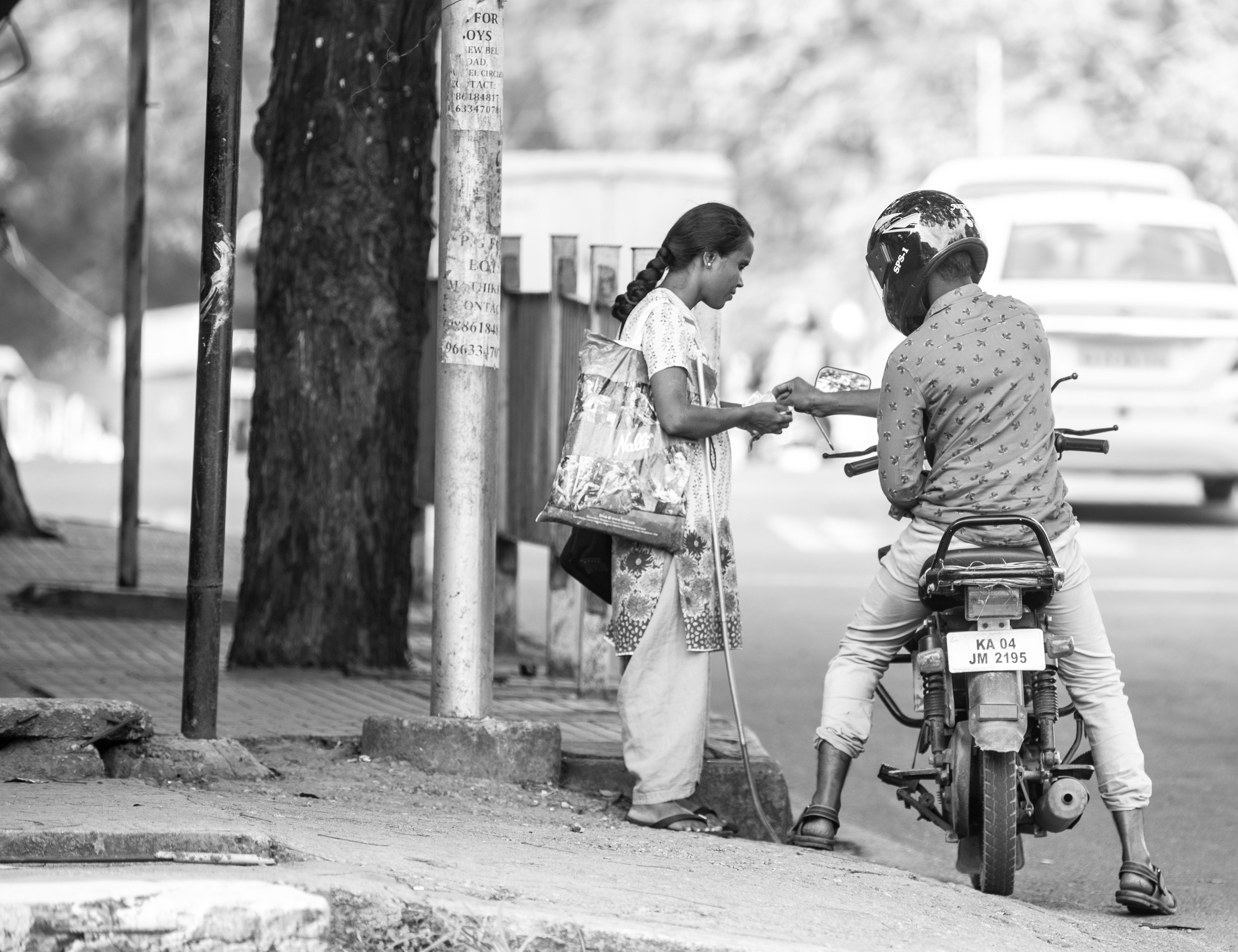 Street Vendor and Customer Interaction in Urban Setting · Free Stock Photo