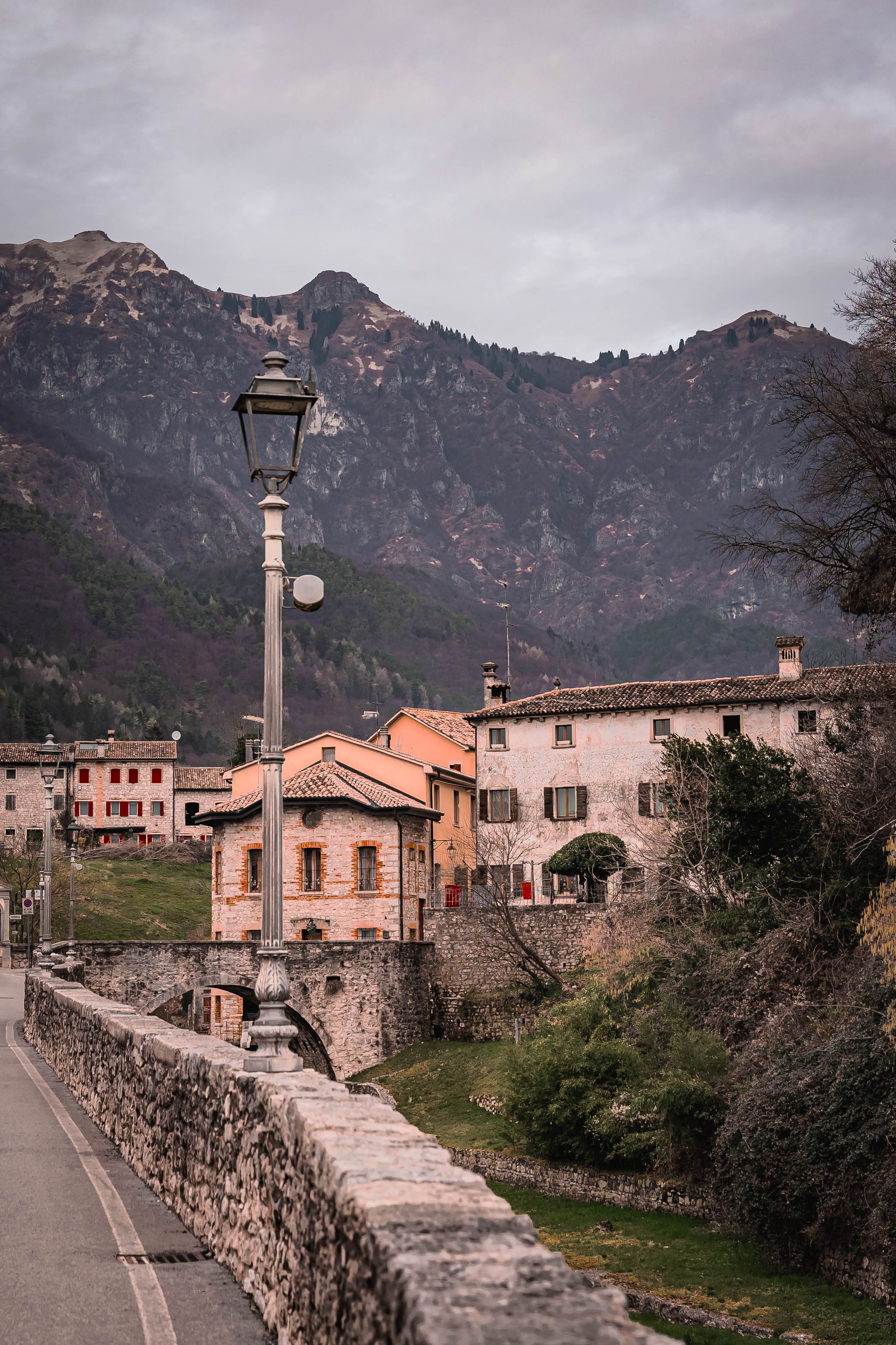 Quaint Village Scene with Mountain Backdrop · Free Stock Photo