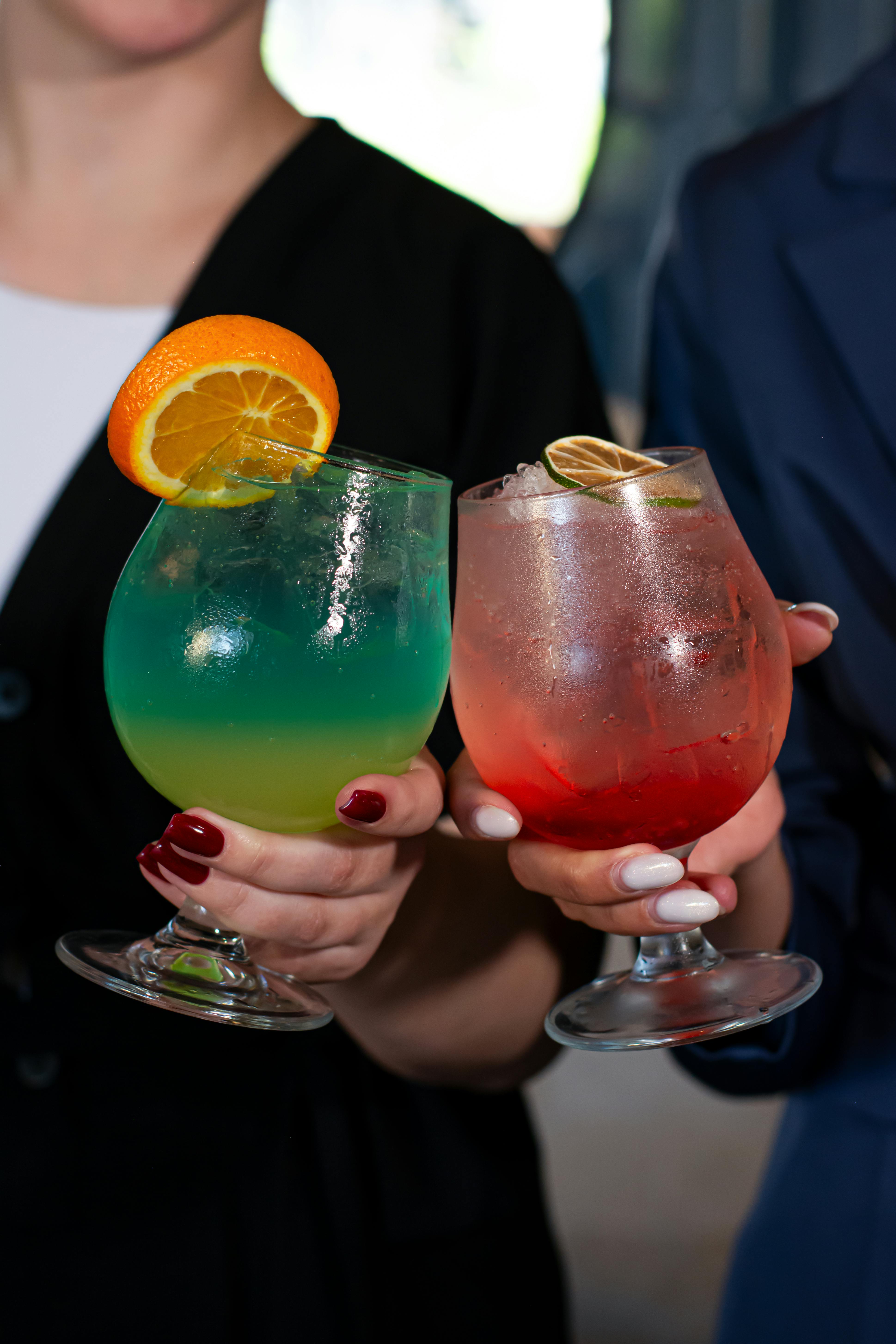 Refreshing Cocktails with Citrus Garnish in Qatar · Free Stock Photo