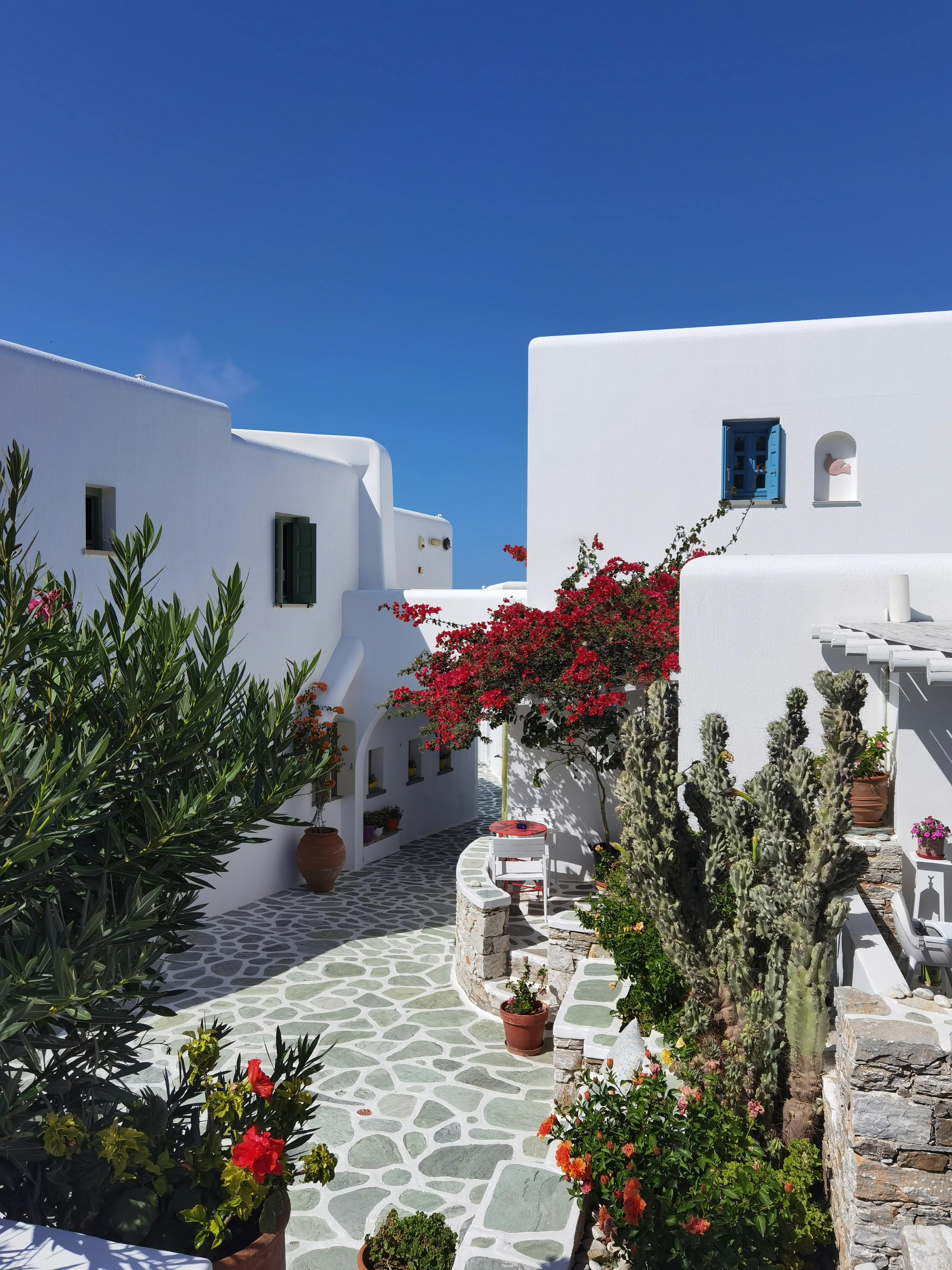 Charming Greek Island Courtyard with Blue Sky · Free Stock Photo